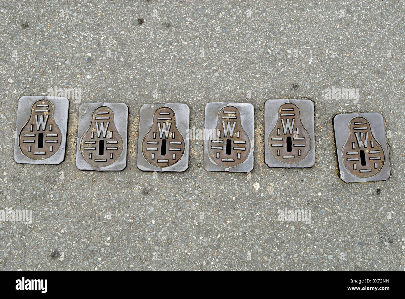 Water mains access hi-res stock photography and images - Alamy