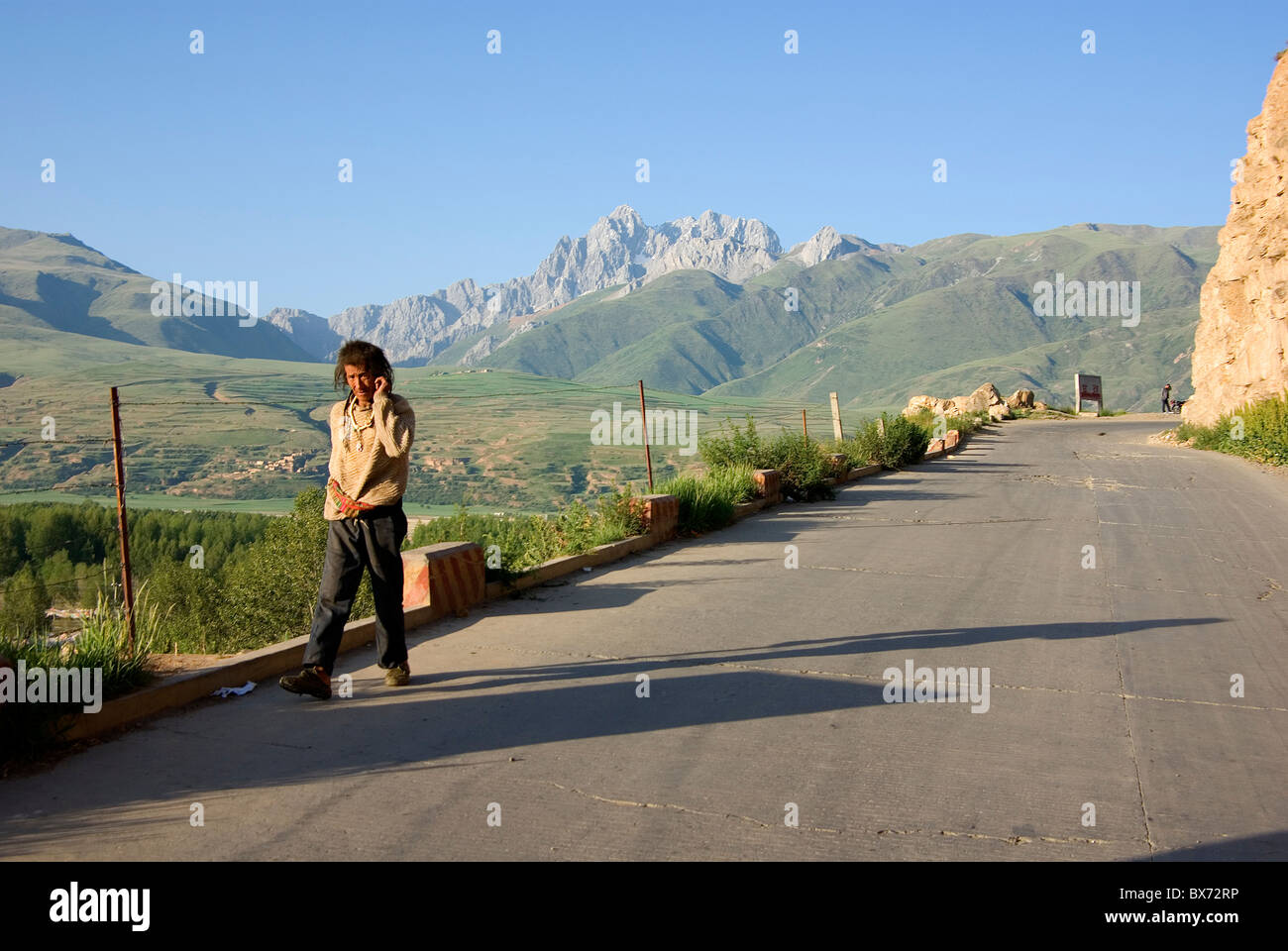 China tibet poverty hi-res stock photography and images - Alamy