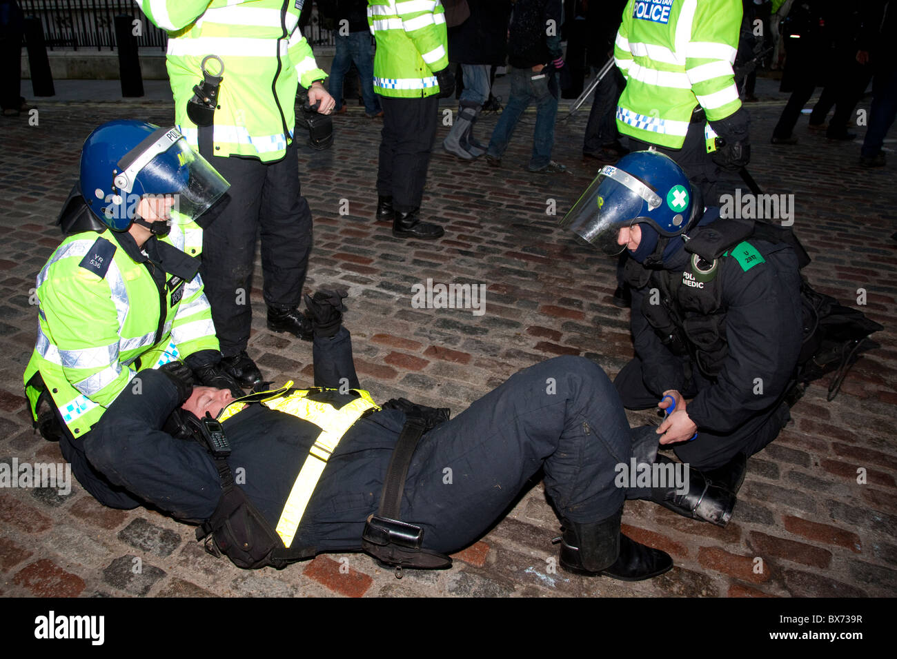 An injured police officer hi-res stock photography and images - Alamy