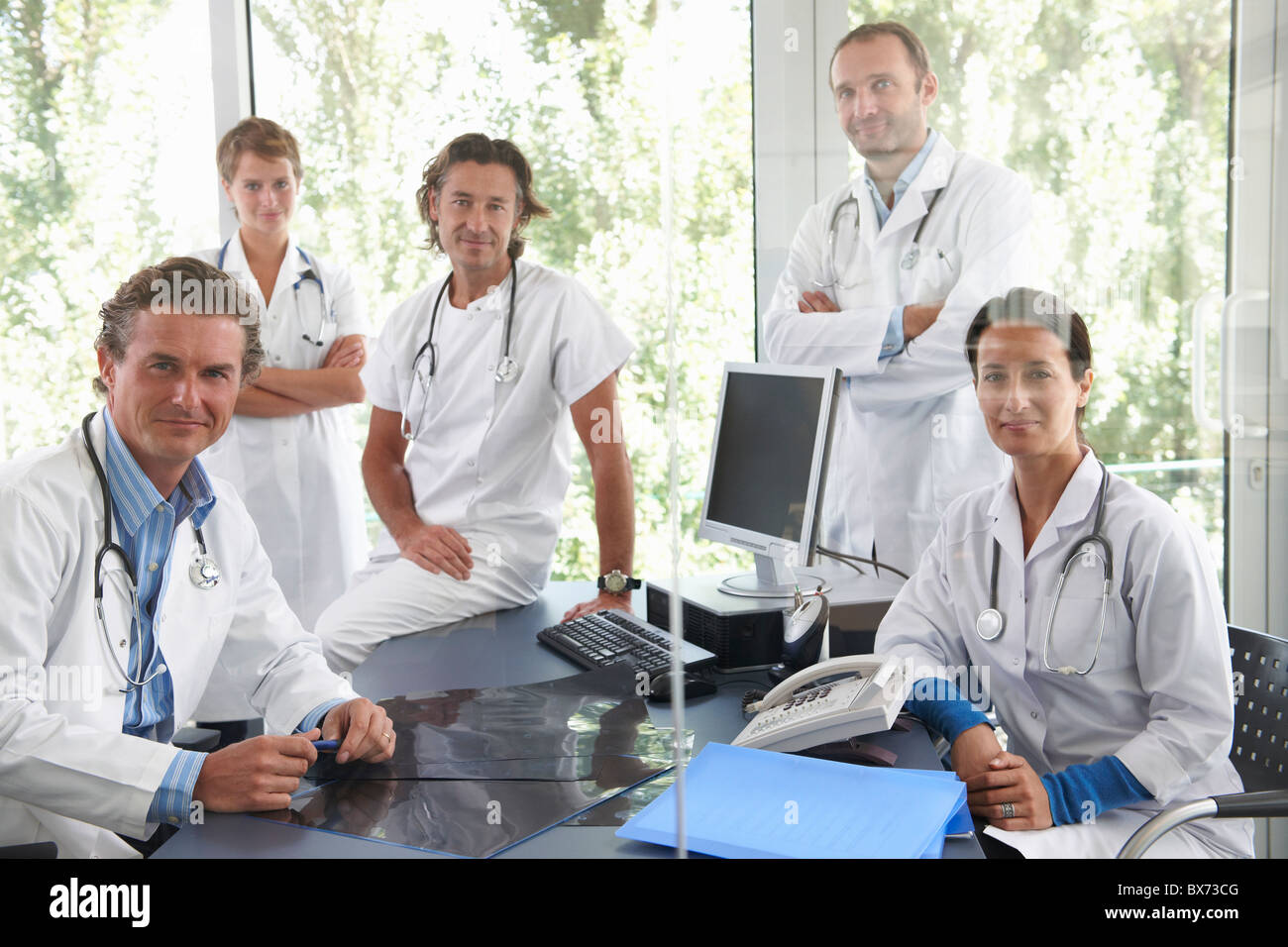 Doctor computer files hi-res stock photography and images - Alamy