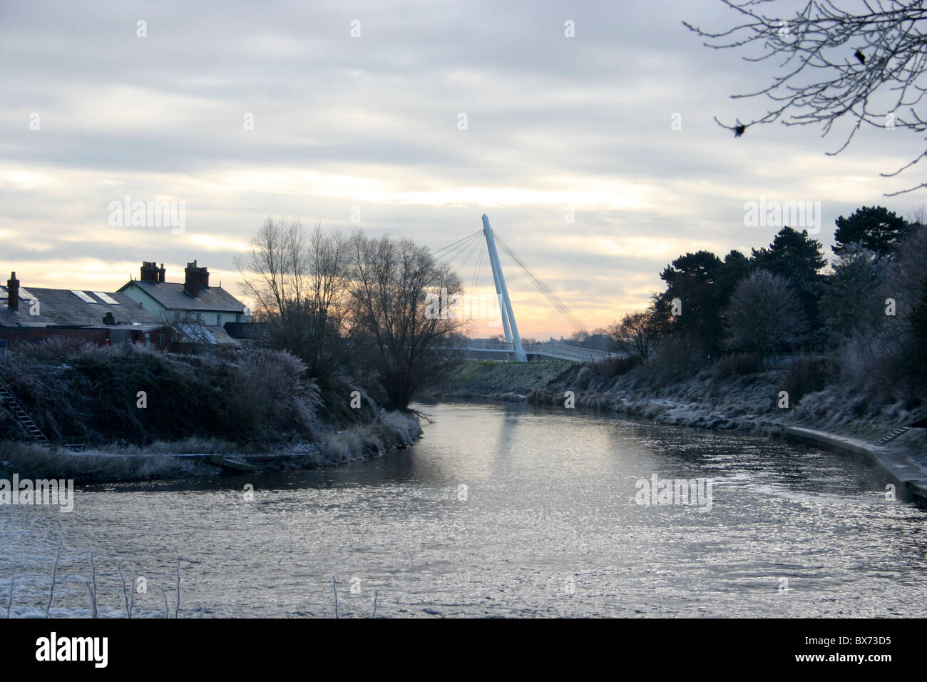 Diglis bridge and the River Severn in Worcester on a frosty winter ...