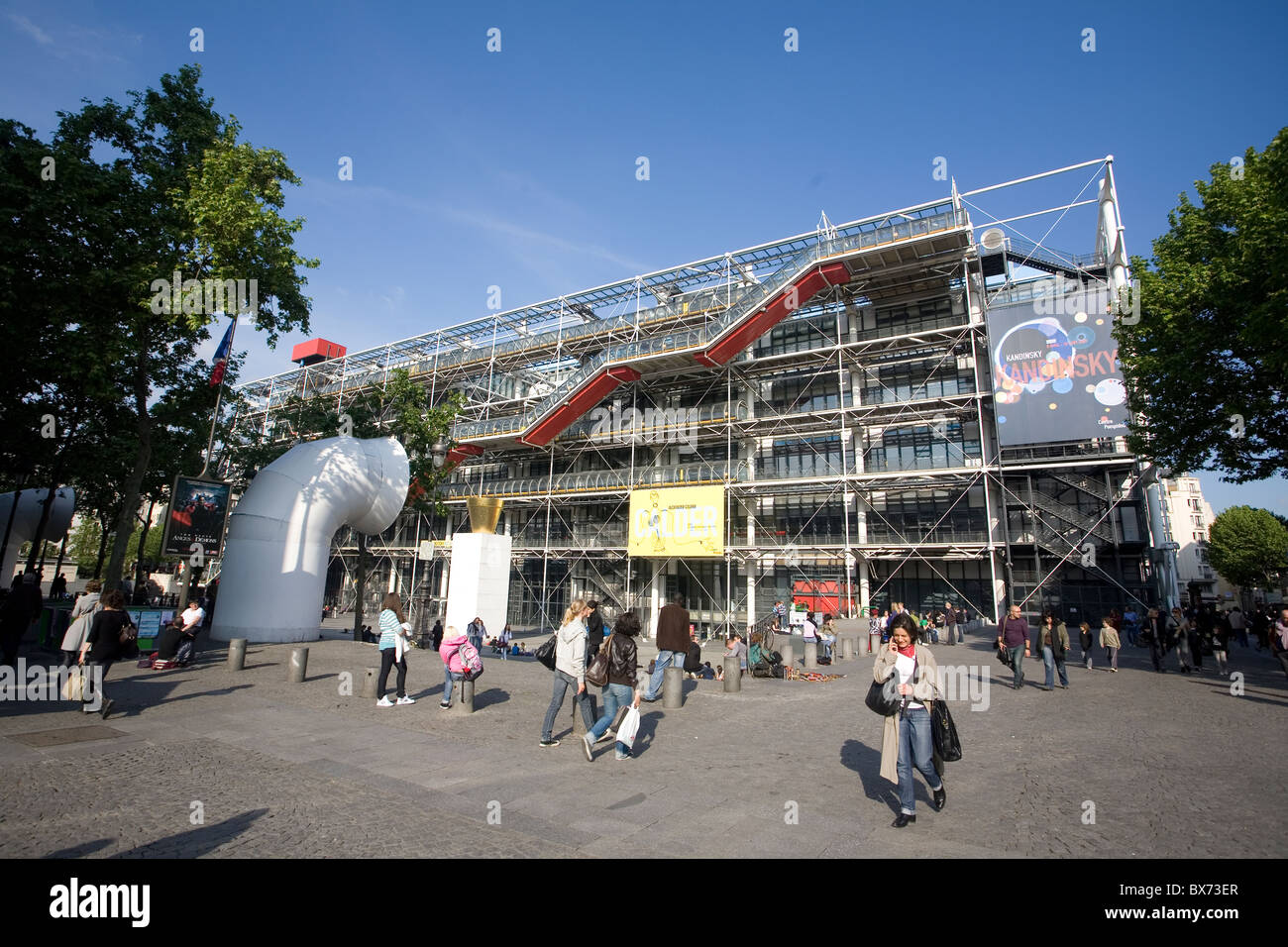 exterior of centre georges pompidou with all the piping on the outside ...