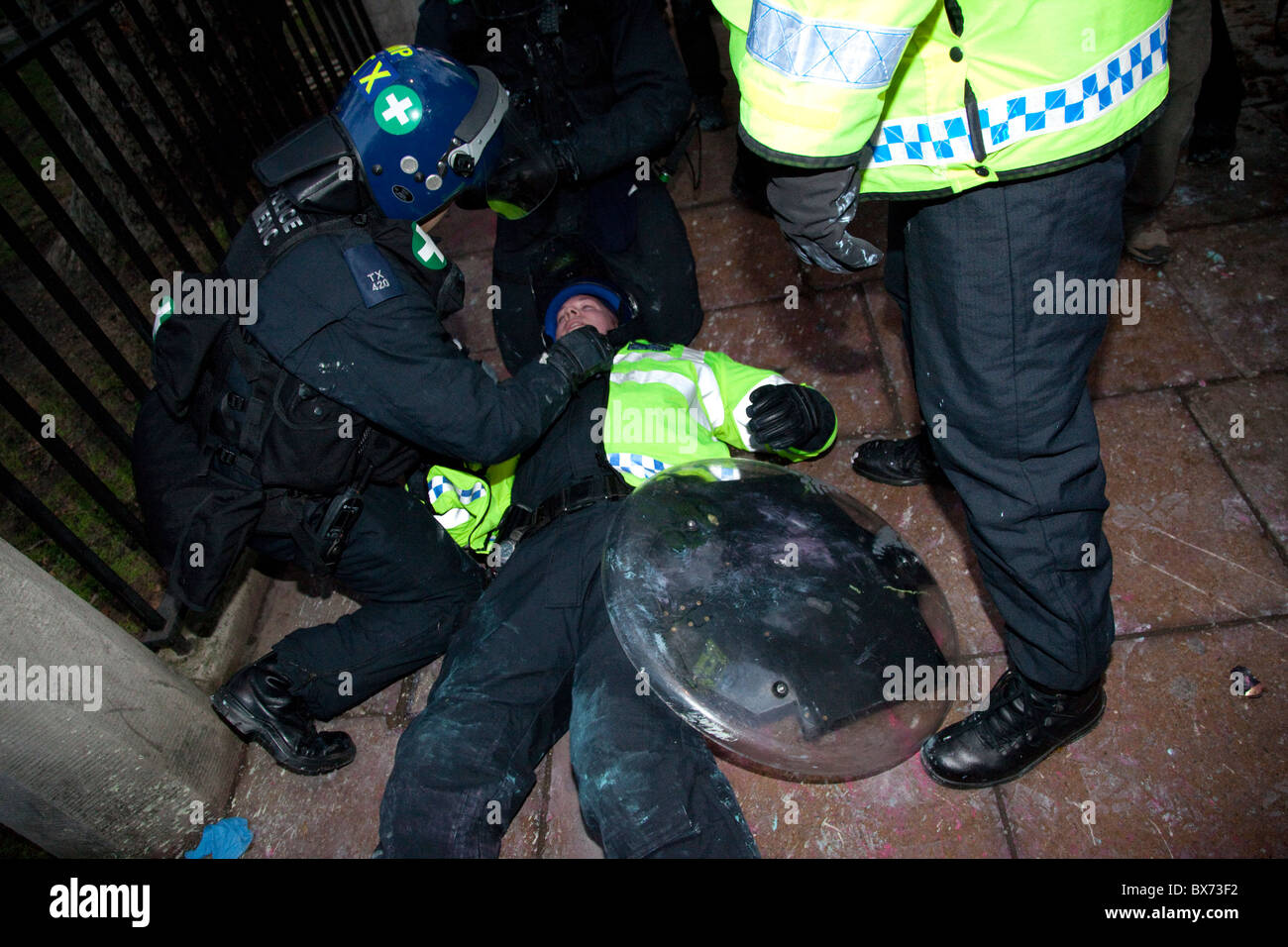 Injured police officer hi-res stock photography and images - Alamy