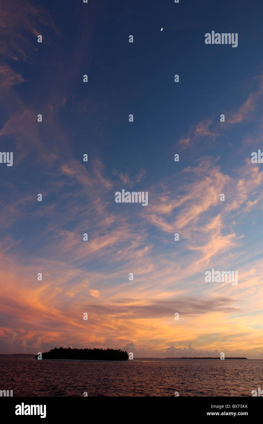 Tropical sunset scenery maldives islands hi-res stock photography and ...
