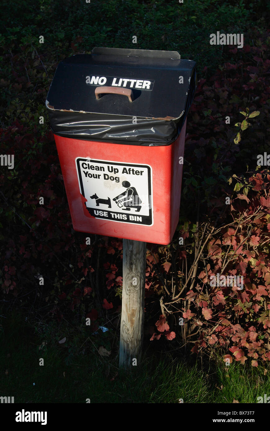 Dog litter sign hi-res stock photography and images - Alamy