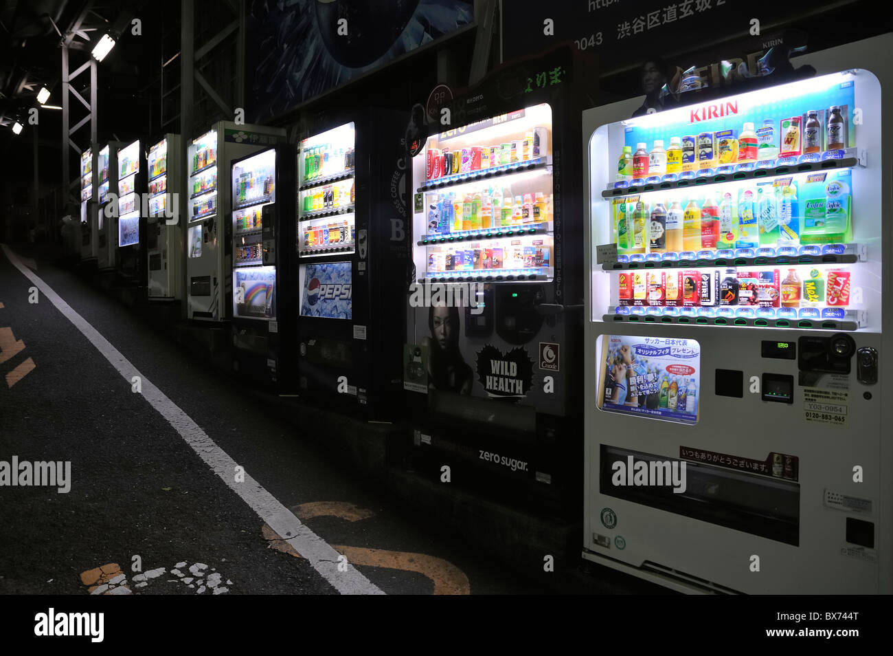 Japan Vending Machines High Resolution Stock Photography and Images - Alamy