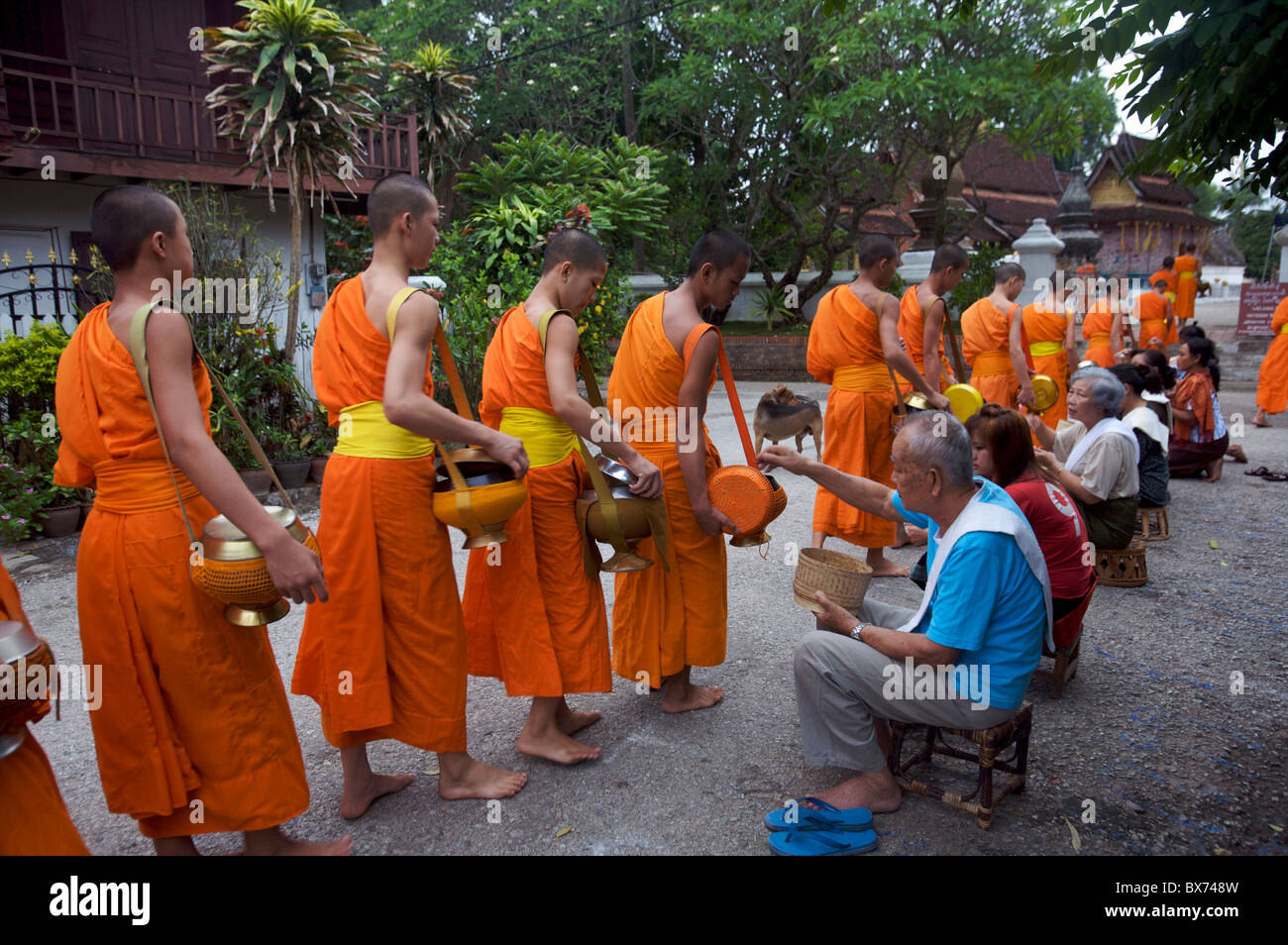 Laos monk portraits hi-res stock photography and images - Alamy