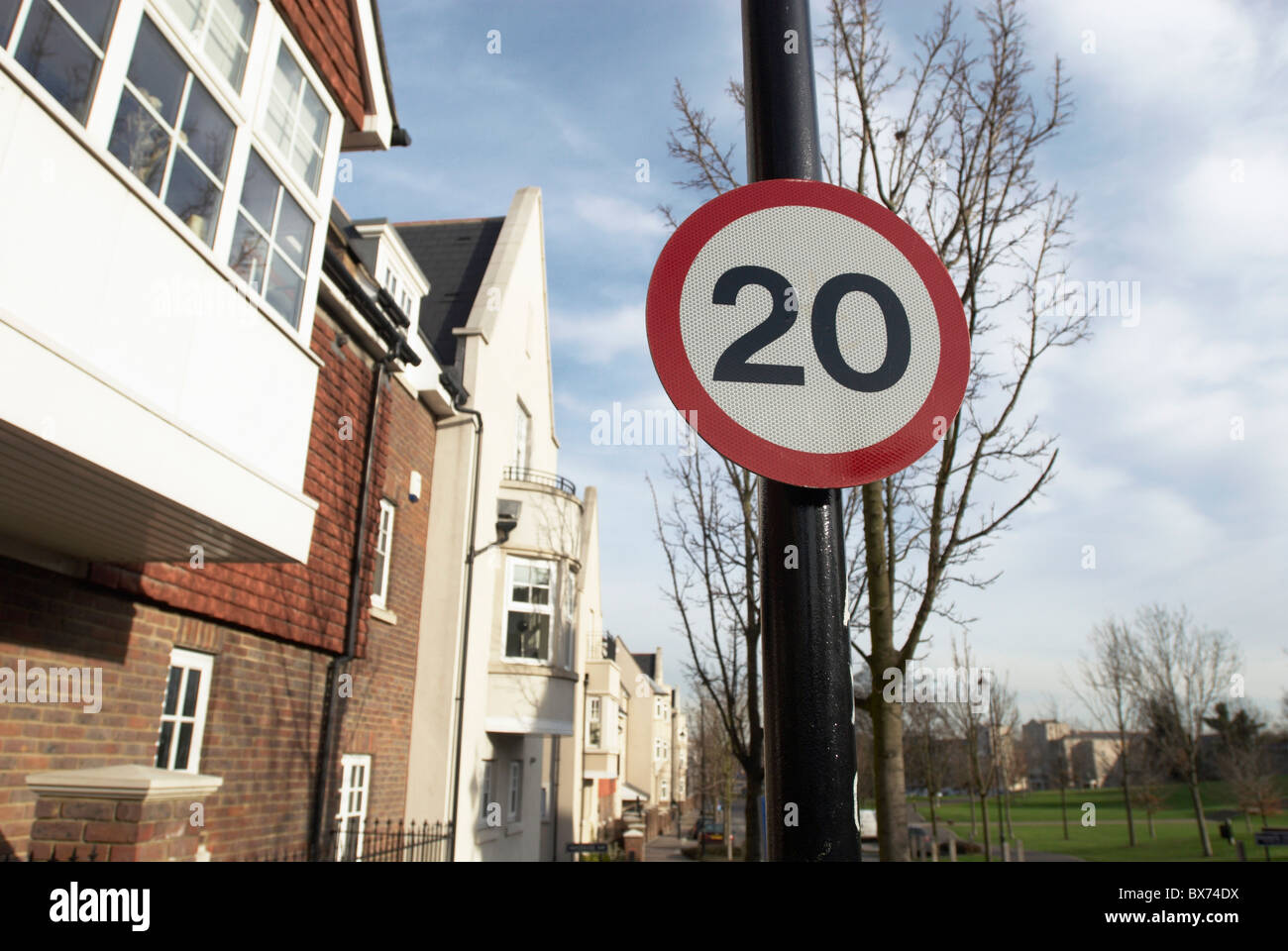 20mph speed limit sign Ingress Park Kent UK Stock Photo - Alamy