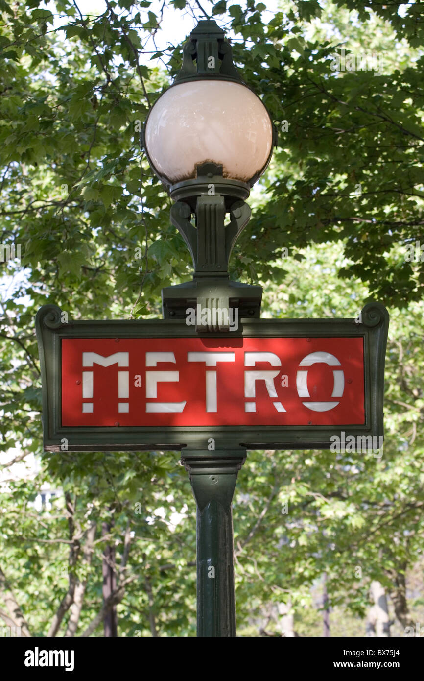 metro station sign Stock Photo - Alamy