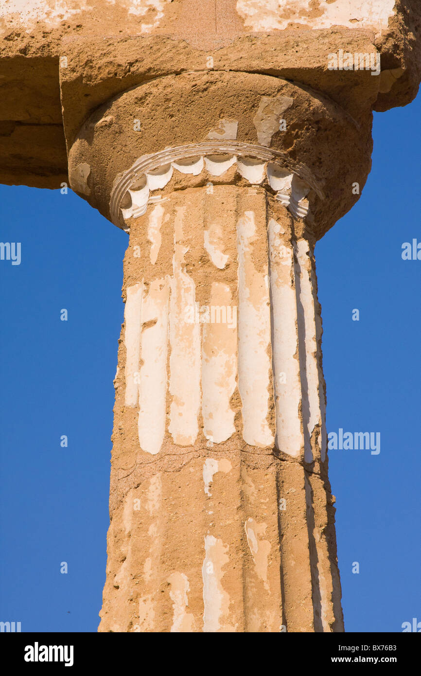 Tall ancient greek columns hi-res stock photography and images - Alamy