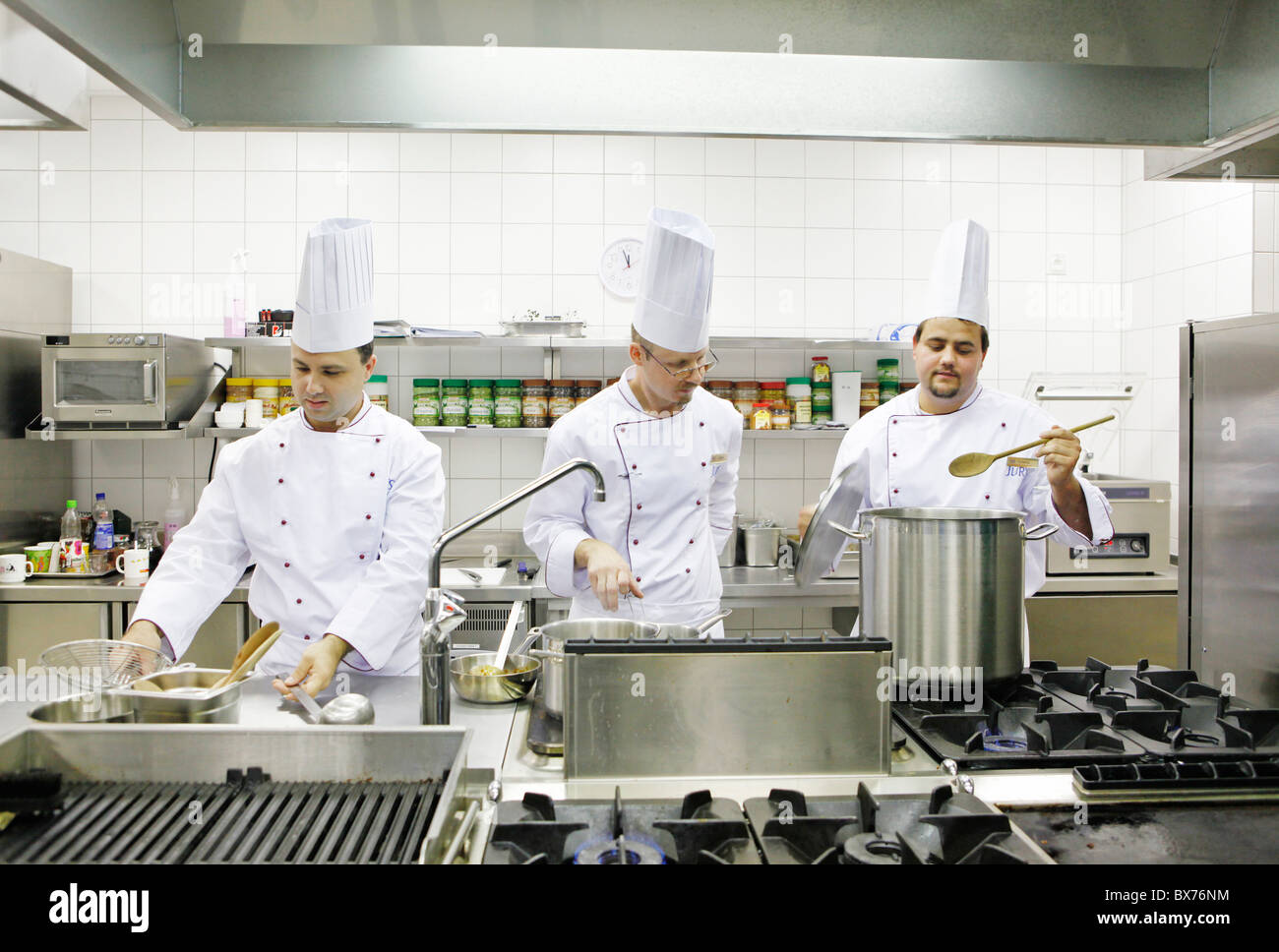 cooks, kitchen, restaurant, hotel Stock Photo - Alamy