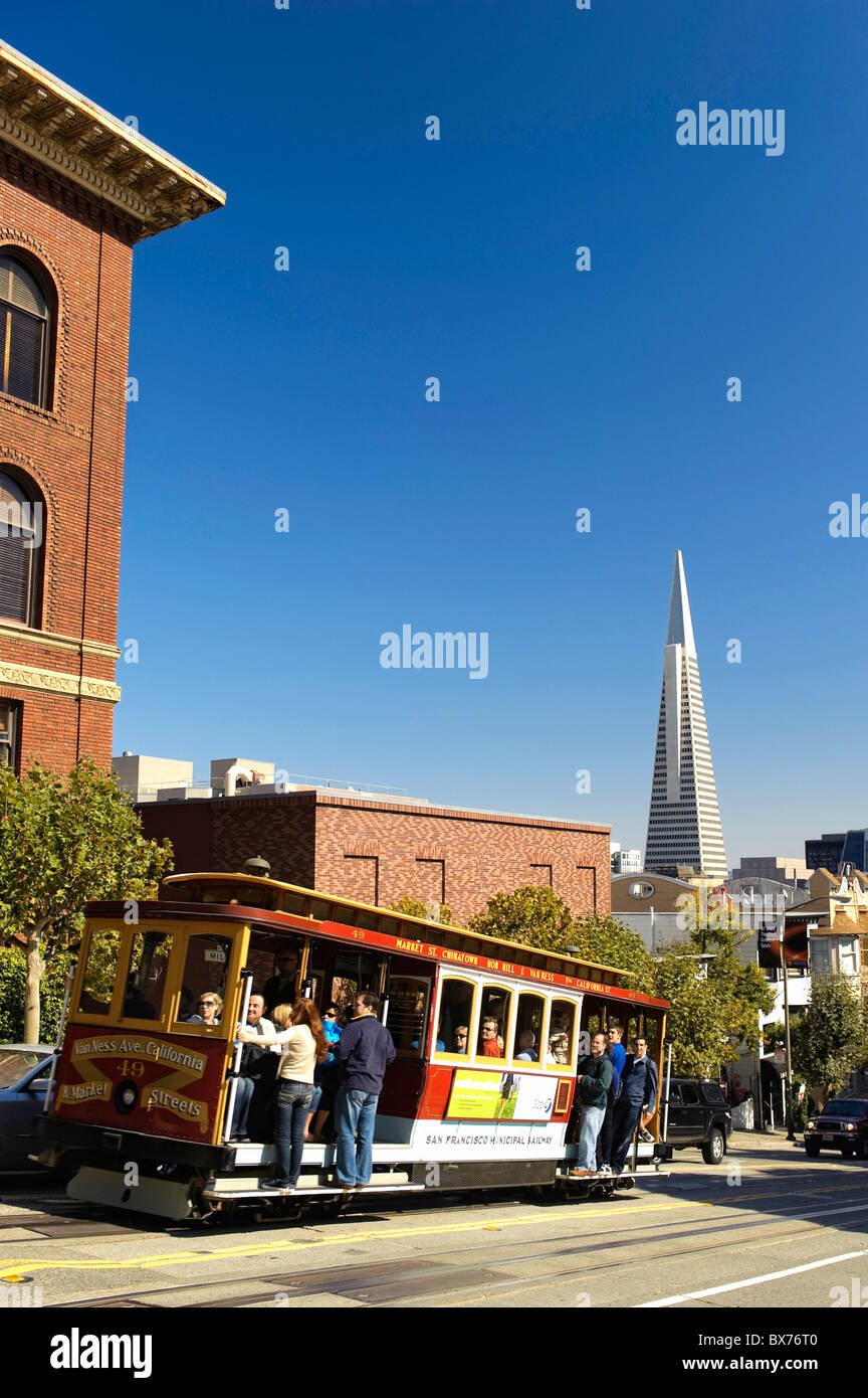 Cable car downtown san francisco hi-res stock photography and images ...