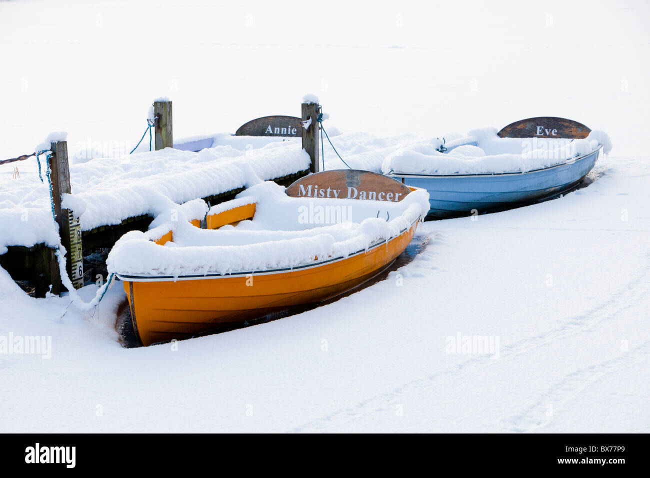 Ice locked boats hi-res stock photography and images - Alamy