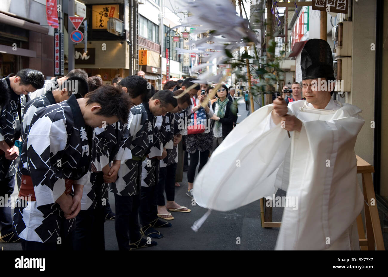 Shintoism japan priest hi-res stock photography and images - Alamy