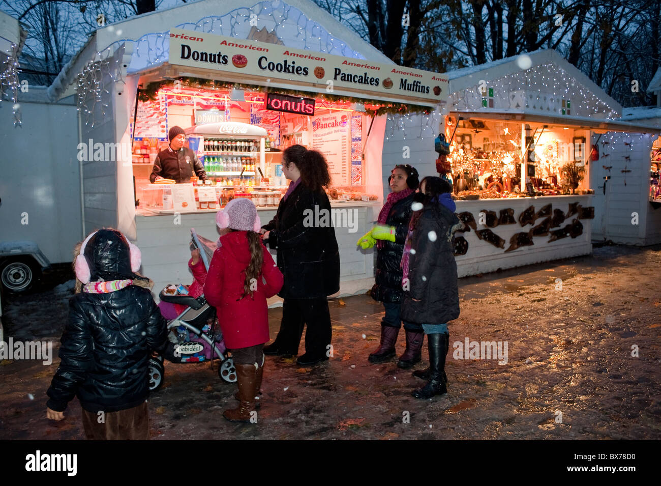 Paris christmas markets hi-res stock photography and images - Alamy