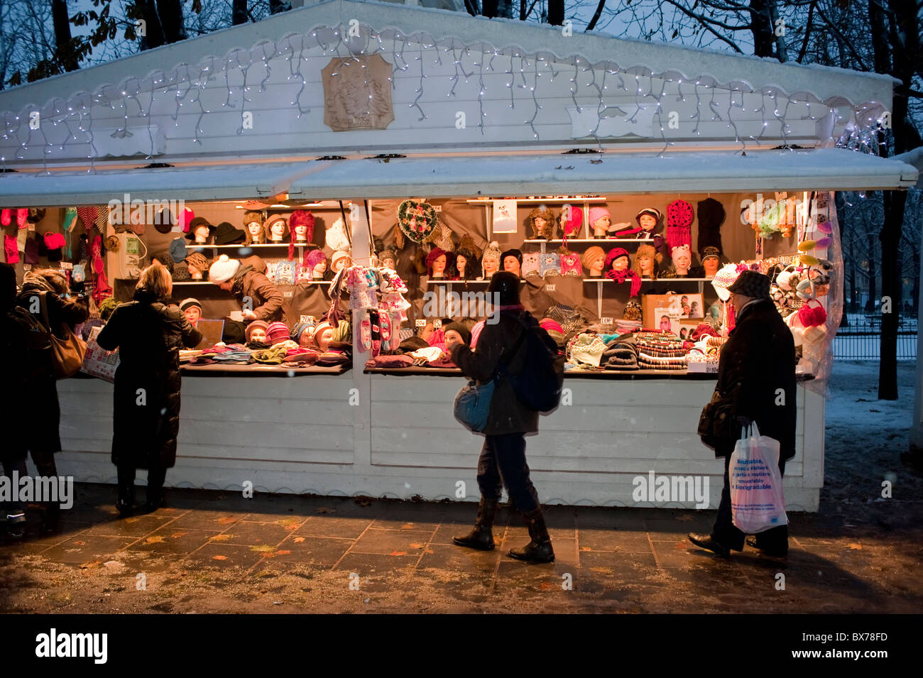 Paris, France, Street Scenes, Women Shopping at Christmas Market, on ...