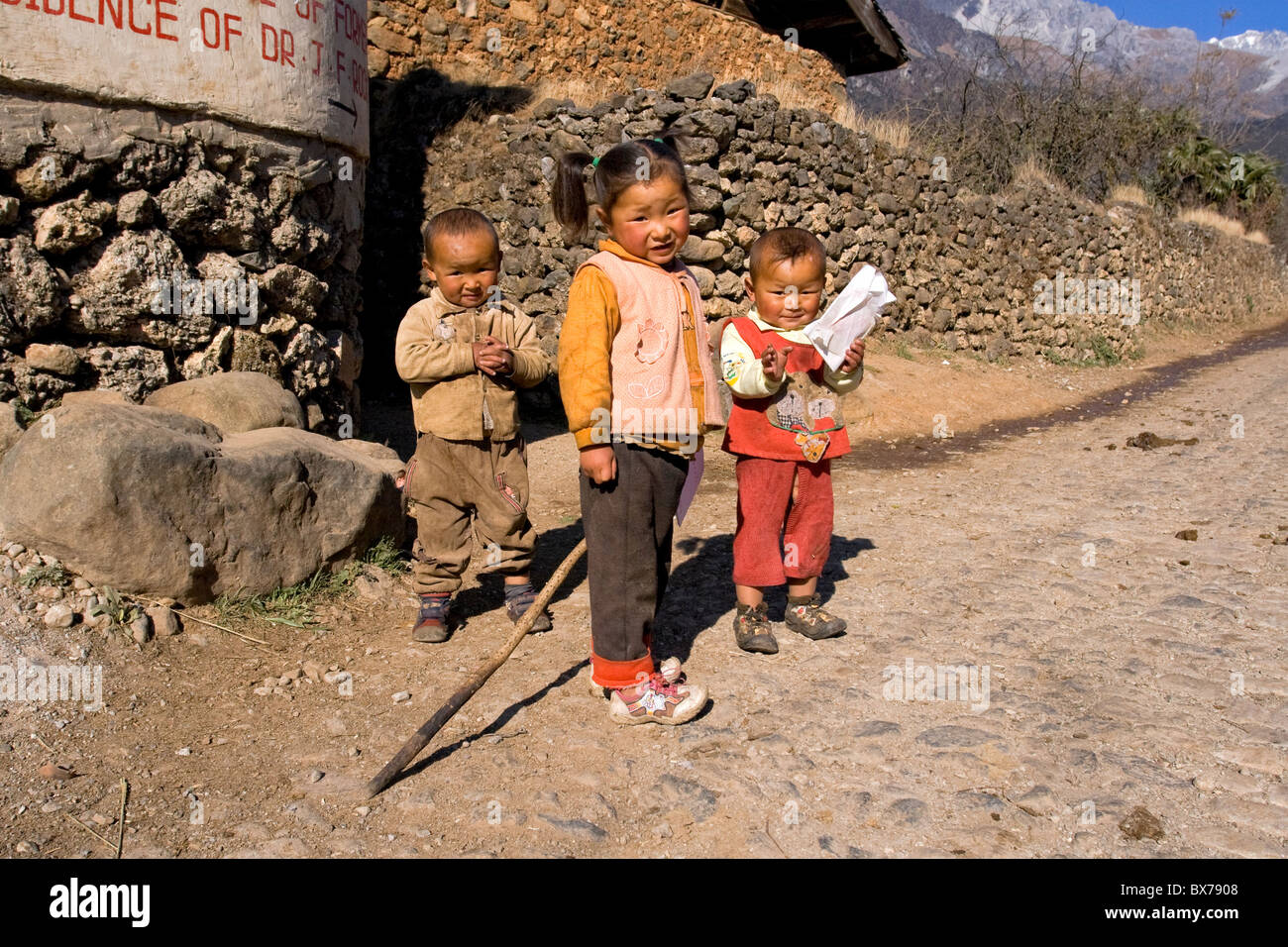 Young chinese children, Yu Hu Lake, Lijiang, Yunnan Province, China ...