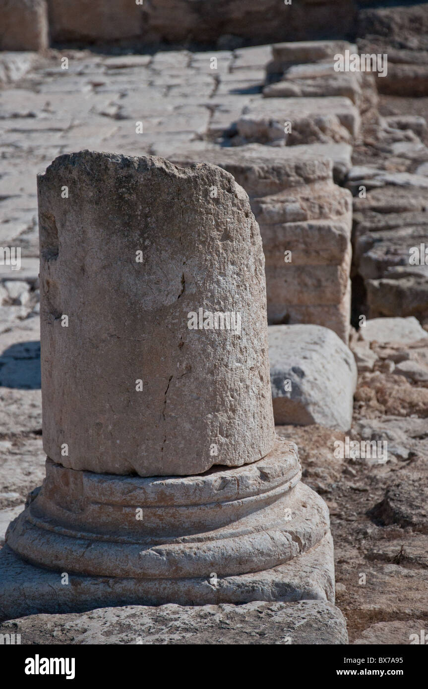 Broken stone columns Stock Photo - Alamy
