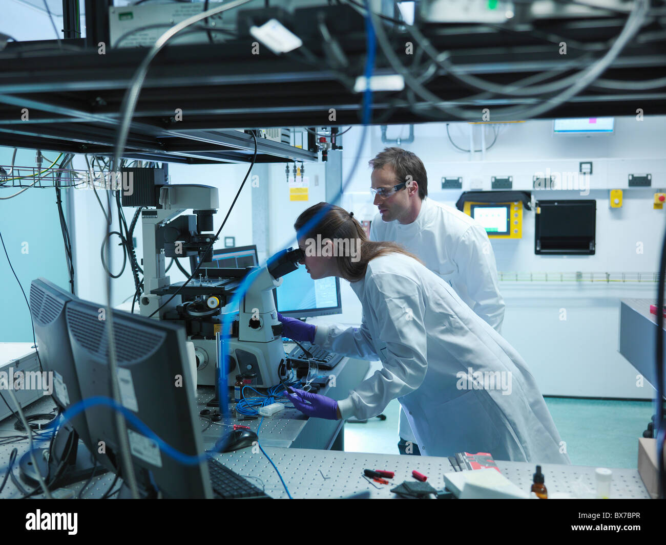 Microscope and monitor hi-res stock photography and images - Alamy