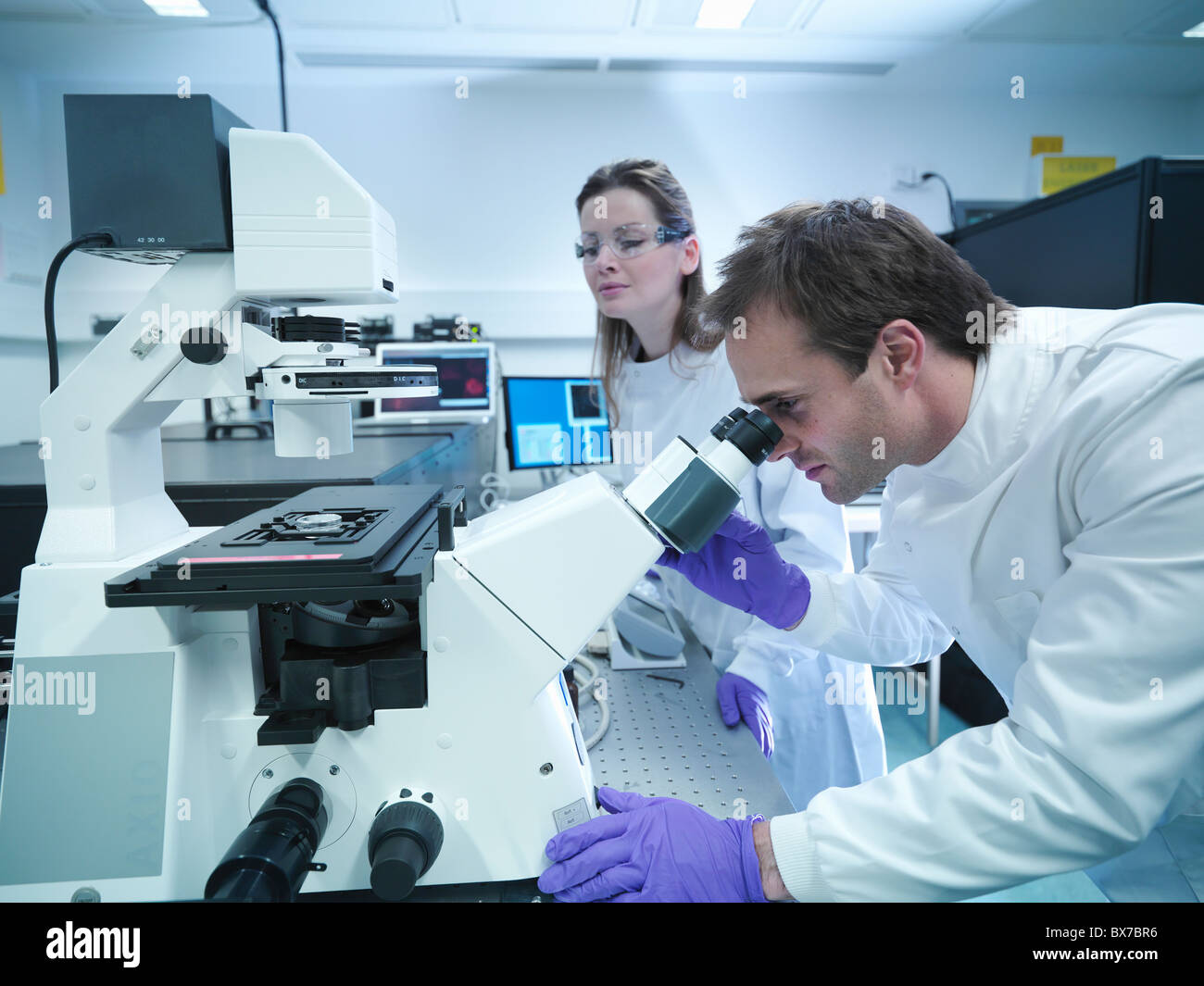 Lab Tech Microscope High Resolution Stock Photography and Images - Alamy