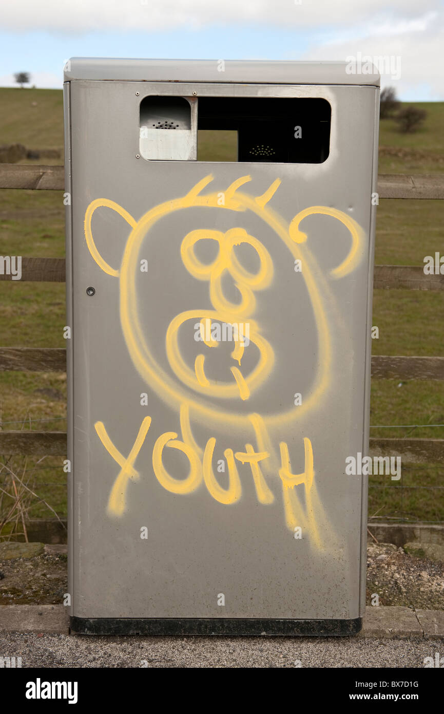 Graffiti litter bin hi-res stock photography and images - Alamy