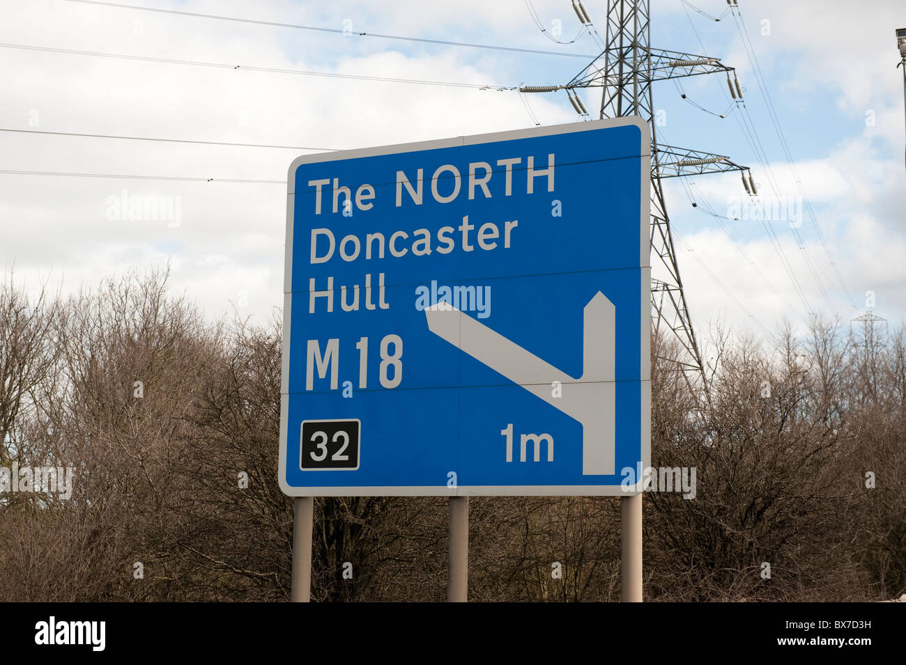 M1 motorway sign hi-res stock photography and images - Alamy