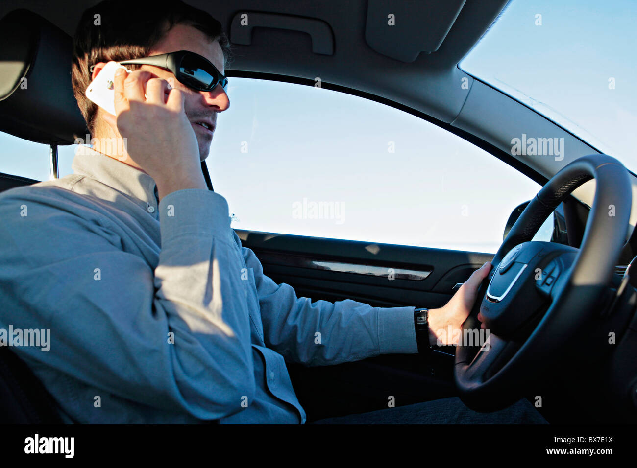 one hand driving, luxury car, built-in GPS navigation system, Skoda ...