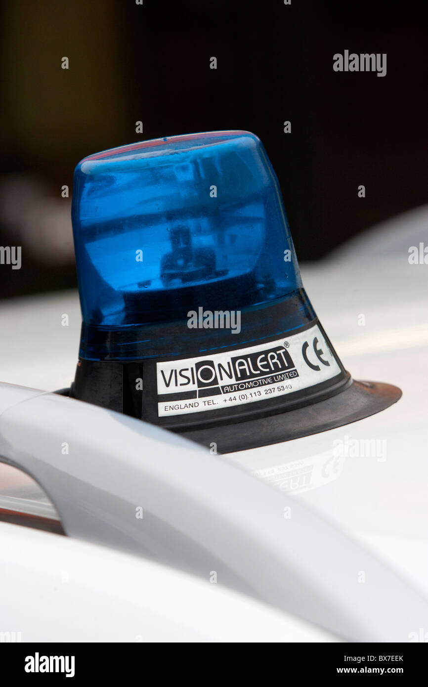 Uk ambulance blue light emergency hi-res stock photography and images ...