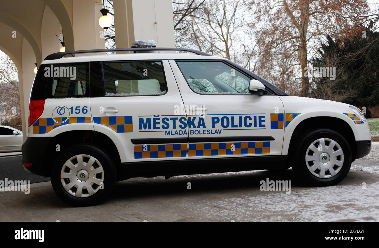 Skoda Yeti, municipal police Stock Photo - Alamy
