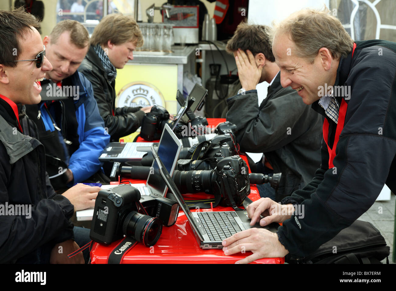 Professional press photographers hi-res stock photography and images ...