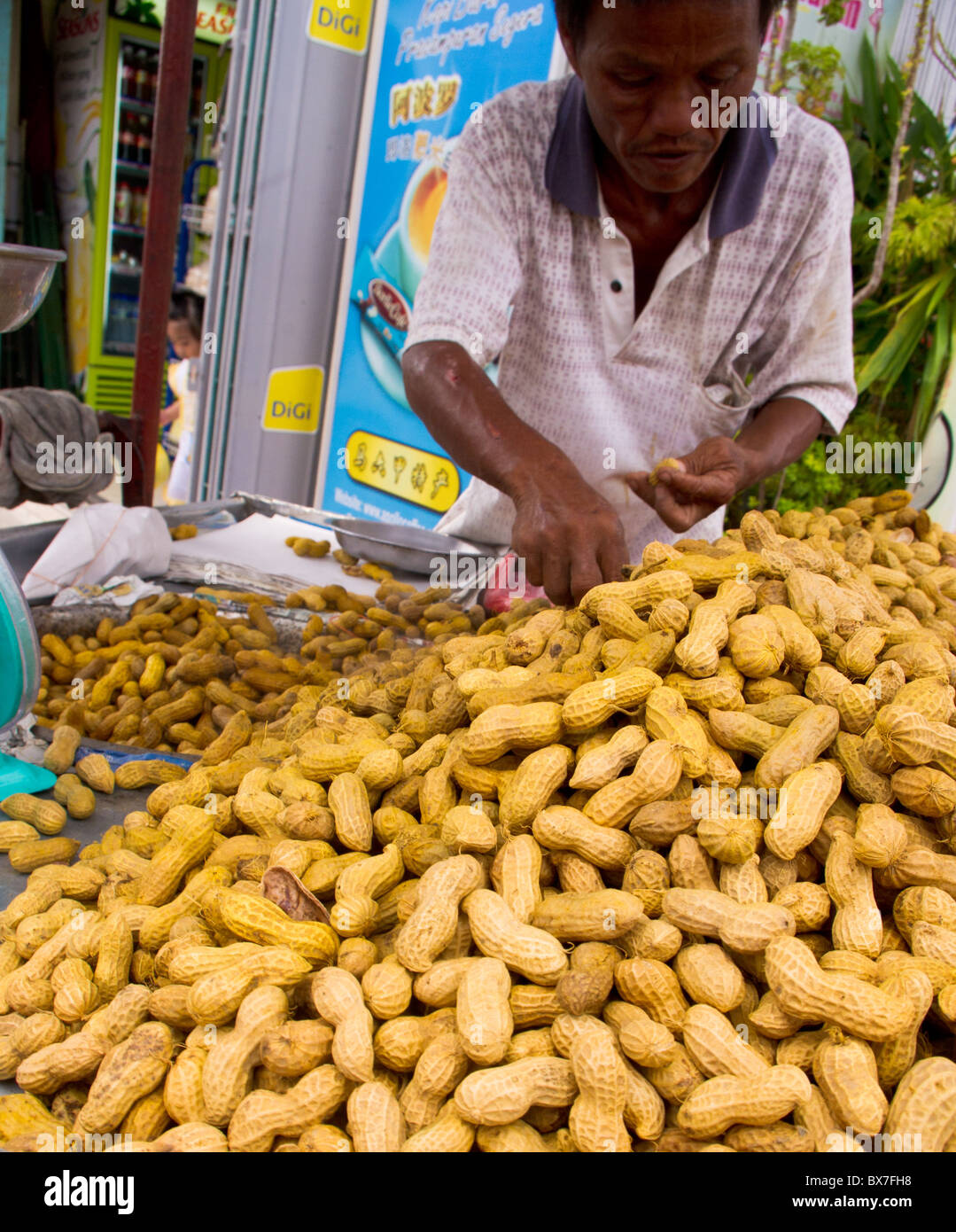 Asian street hi-res stock photography and images - Alamy