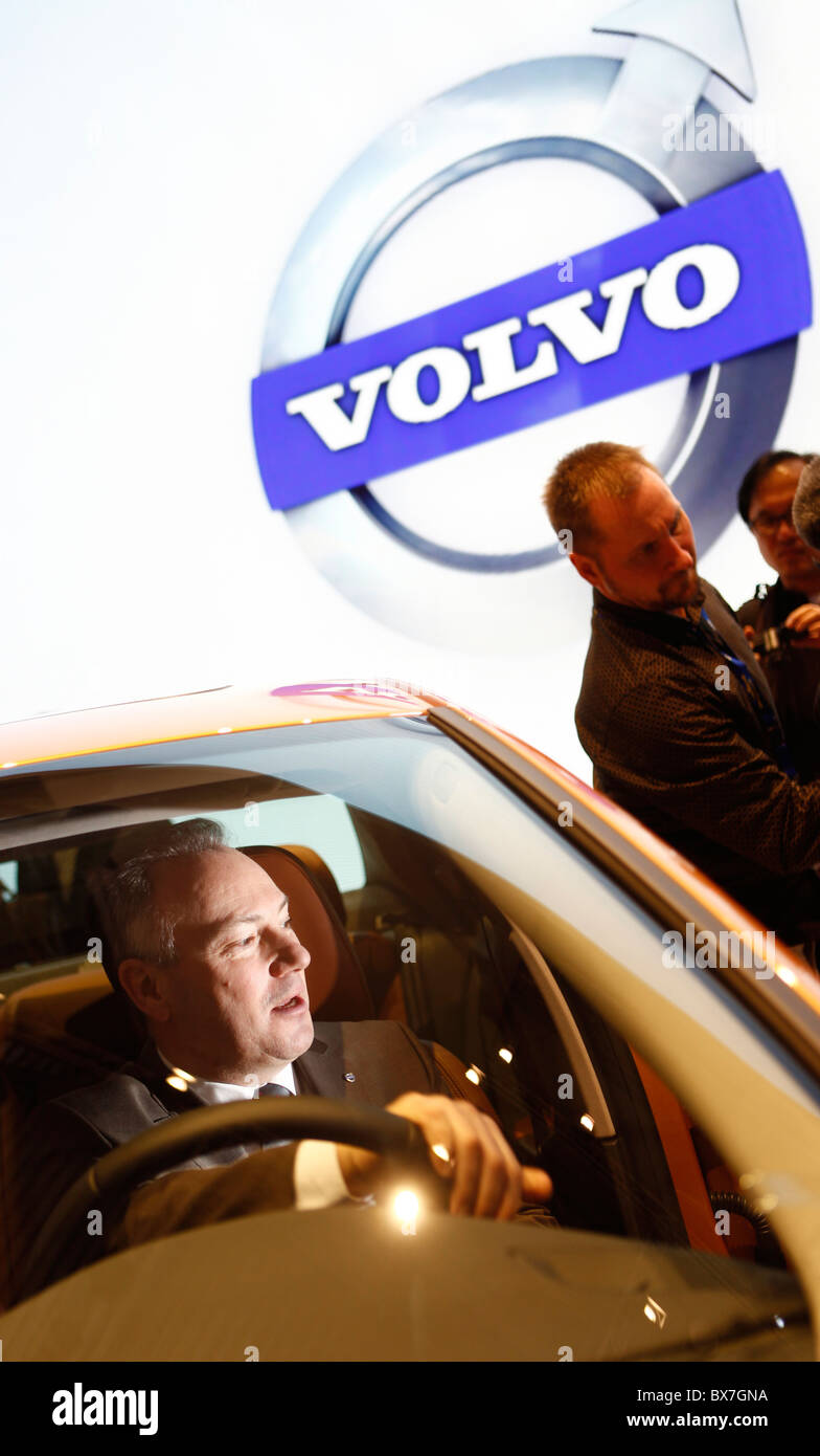 New model volvo s60 with unique pedestrian detection system hi-res ...