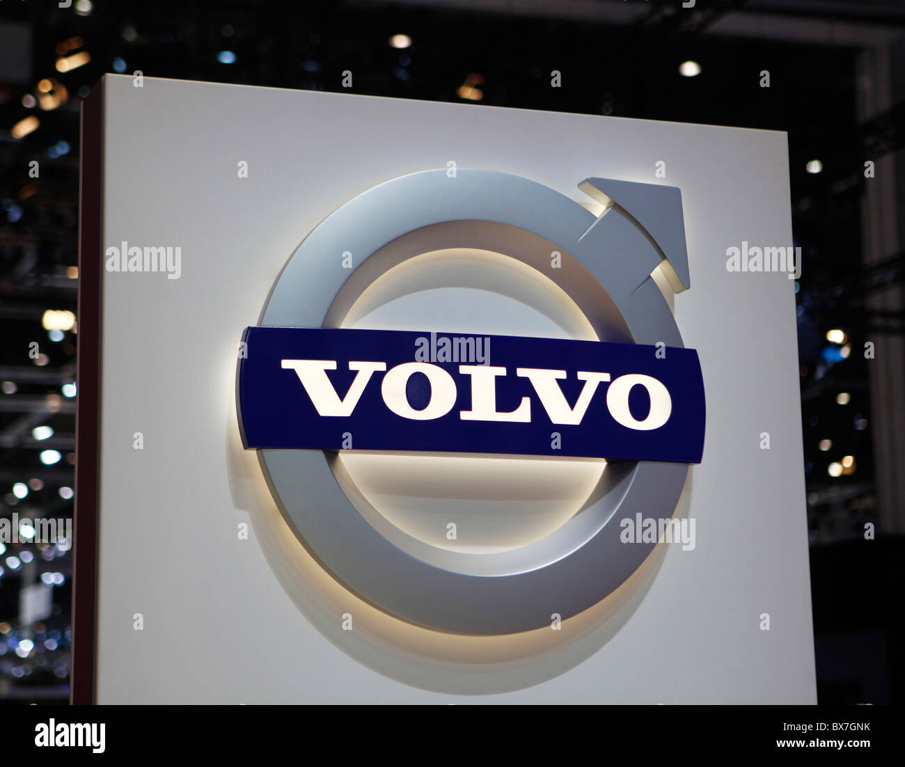 New model volvo s60 with unique pedestrian detection system hi-res ...