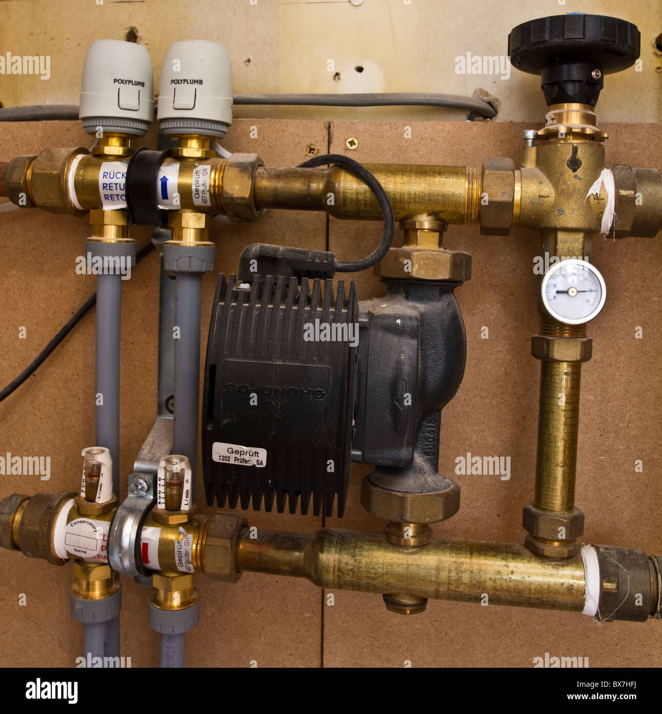 Underfloor Central Heating pipes underfloor installation, Control ...