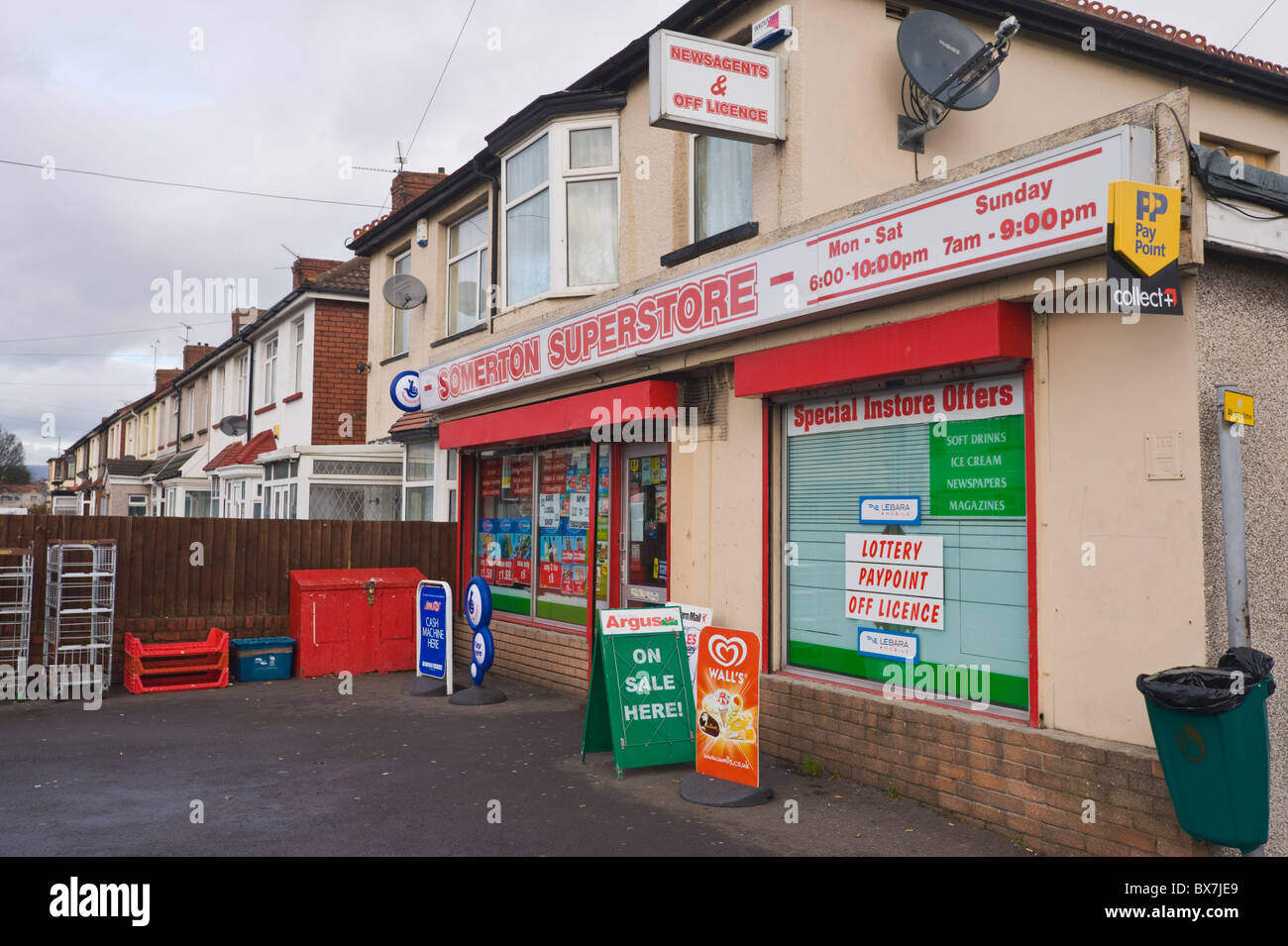 Corner shop and newsagent newsagents shop hi-res stock photography and ...