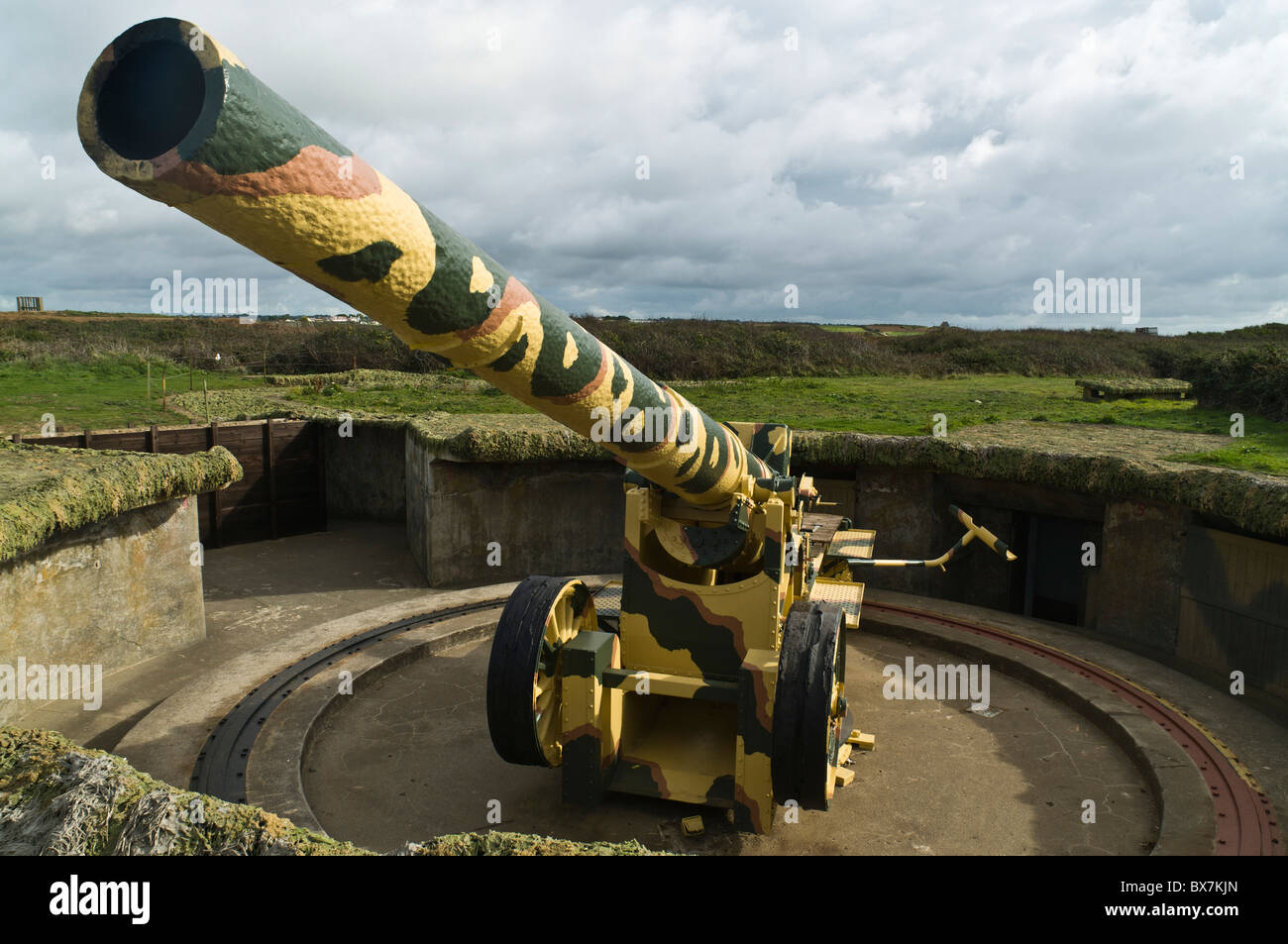 dh Pleinmont TORTEVAL GUERNSEY Second World War German naval gun ...