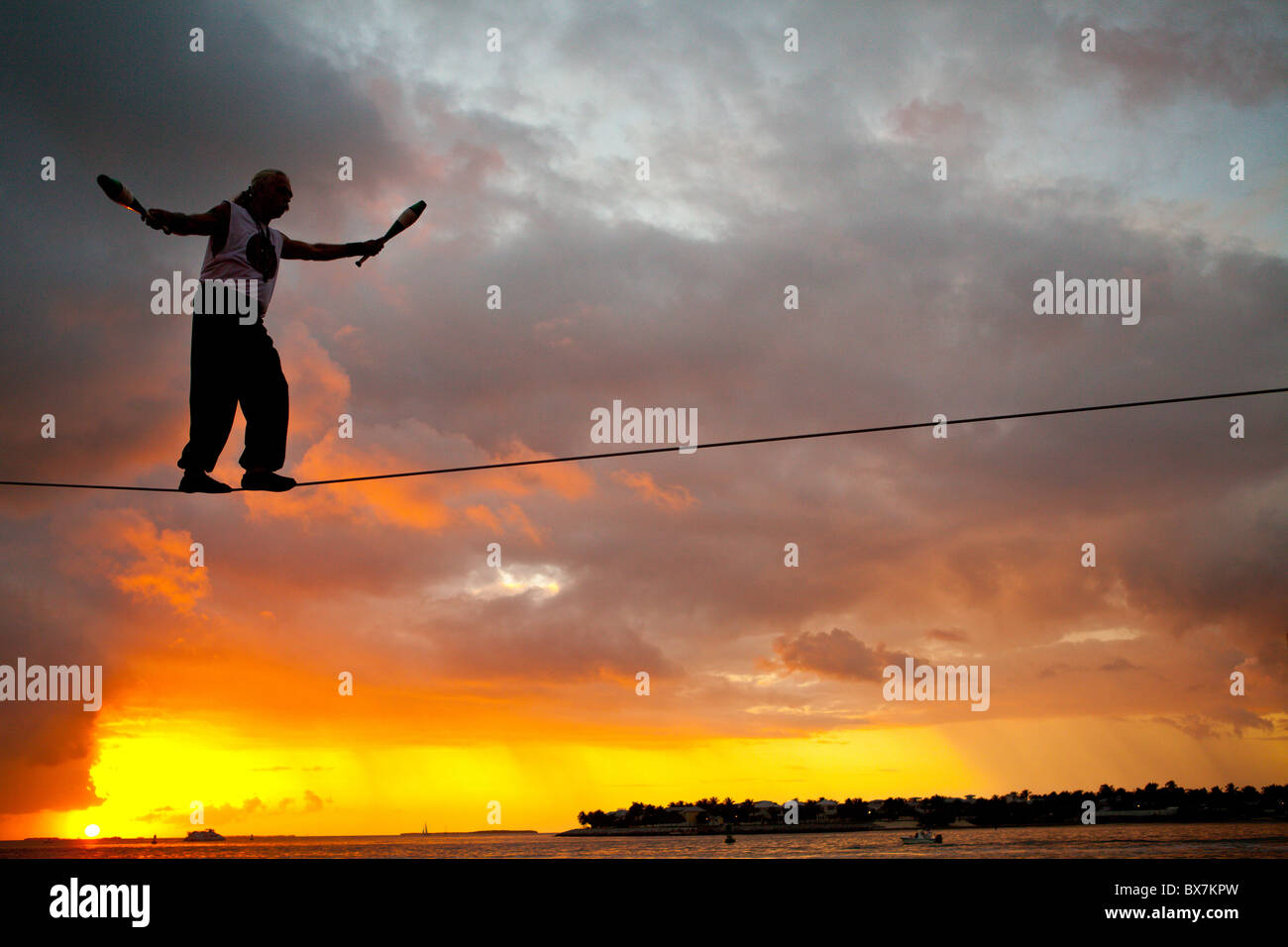 Tightrope at circus hi-res stock photography and images - Alamy