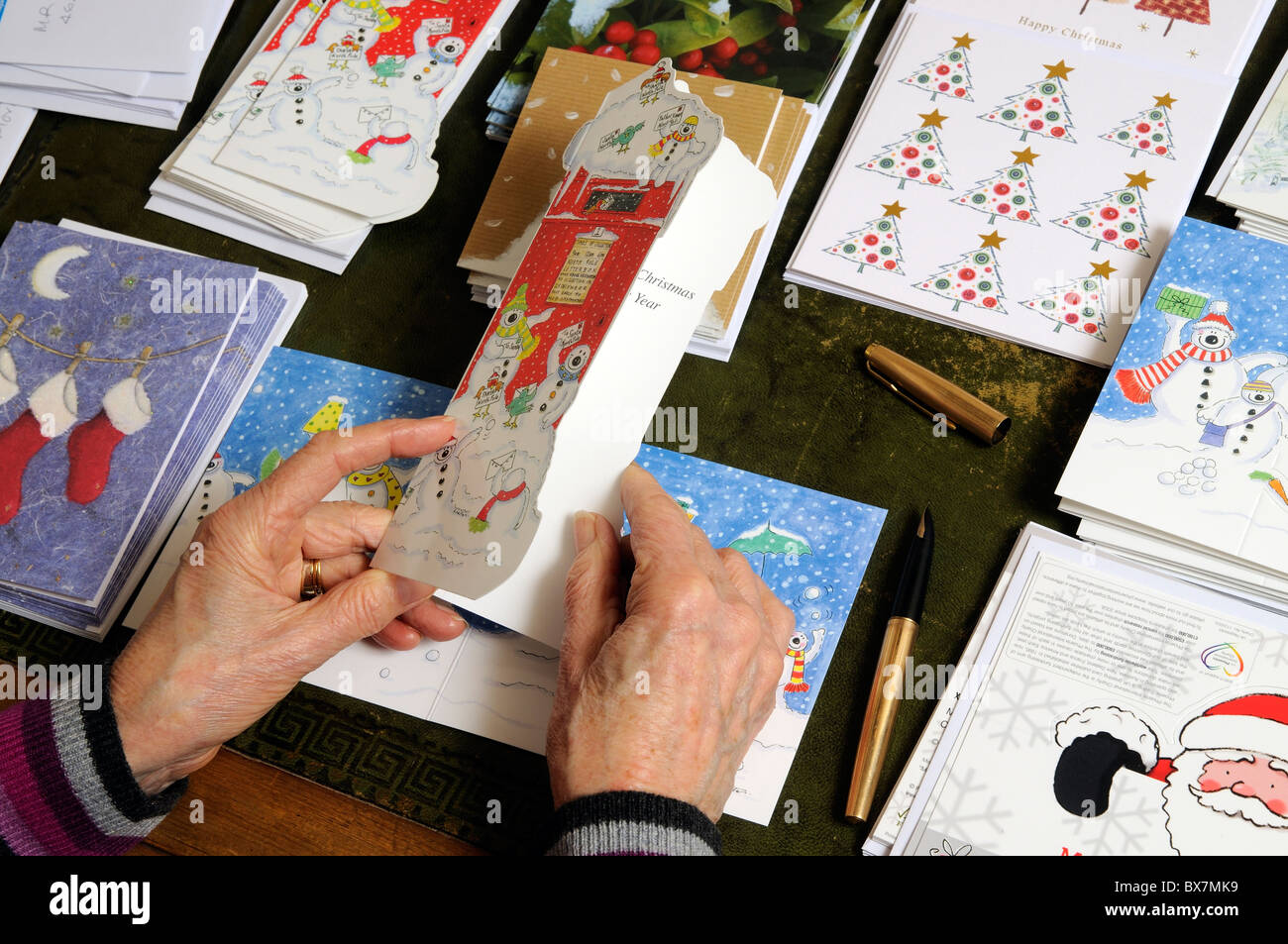 Reading christmas cards hi-res stock photography and images - Alamy