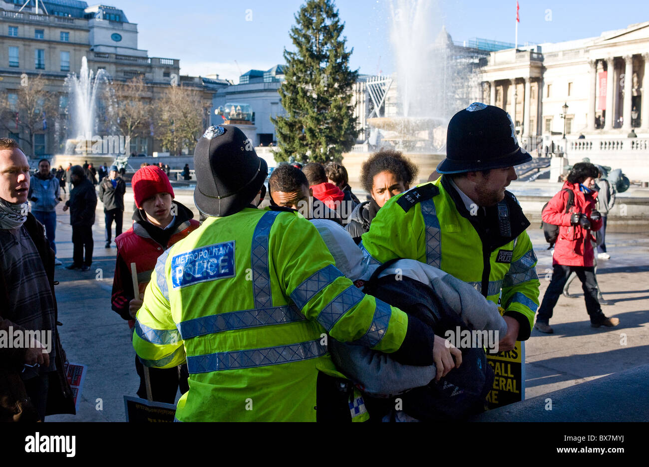 Metropolitan police officers person hi-res stock photography and images ...