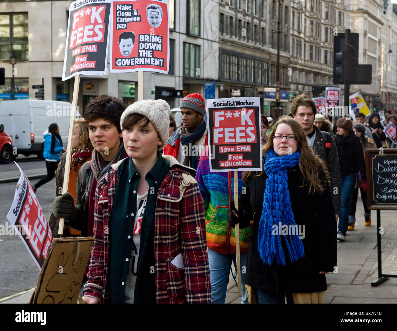 People walking with protest signs hi-res stock photography and images ...
