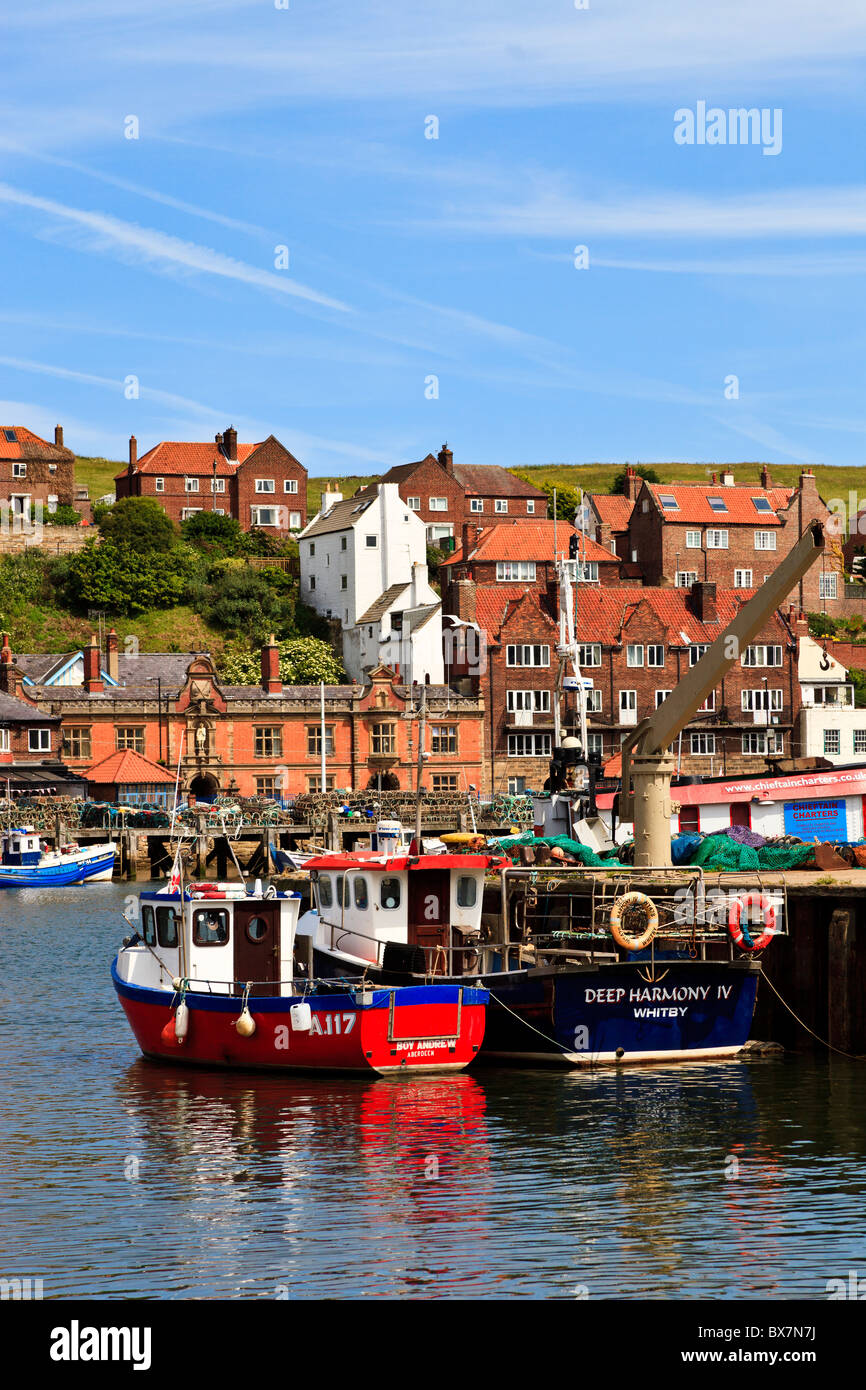 Whitby summer boats hi-res stock photography and images - Alamy