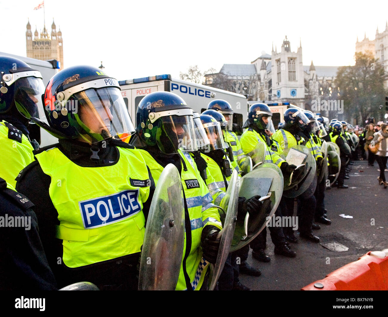 Metropolitan Police officers forming a cordon at a student ...