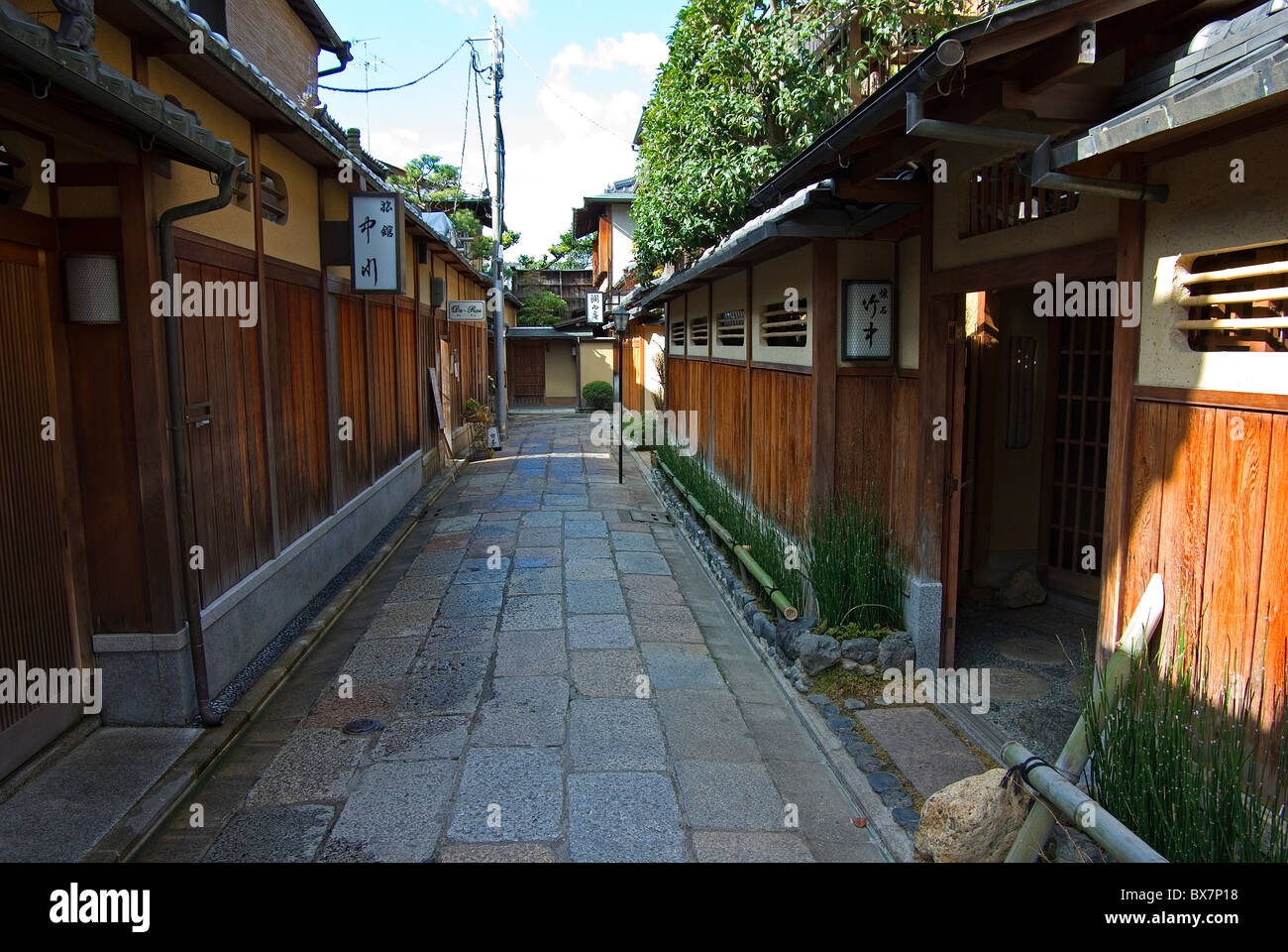 Old alleyway with wooden houses in Kyoto Japan Stock Photo - Alamy