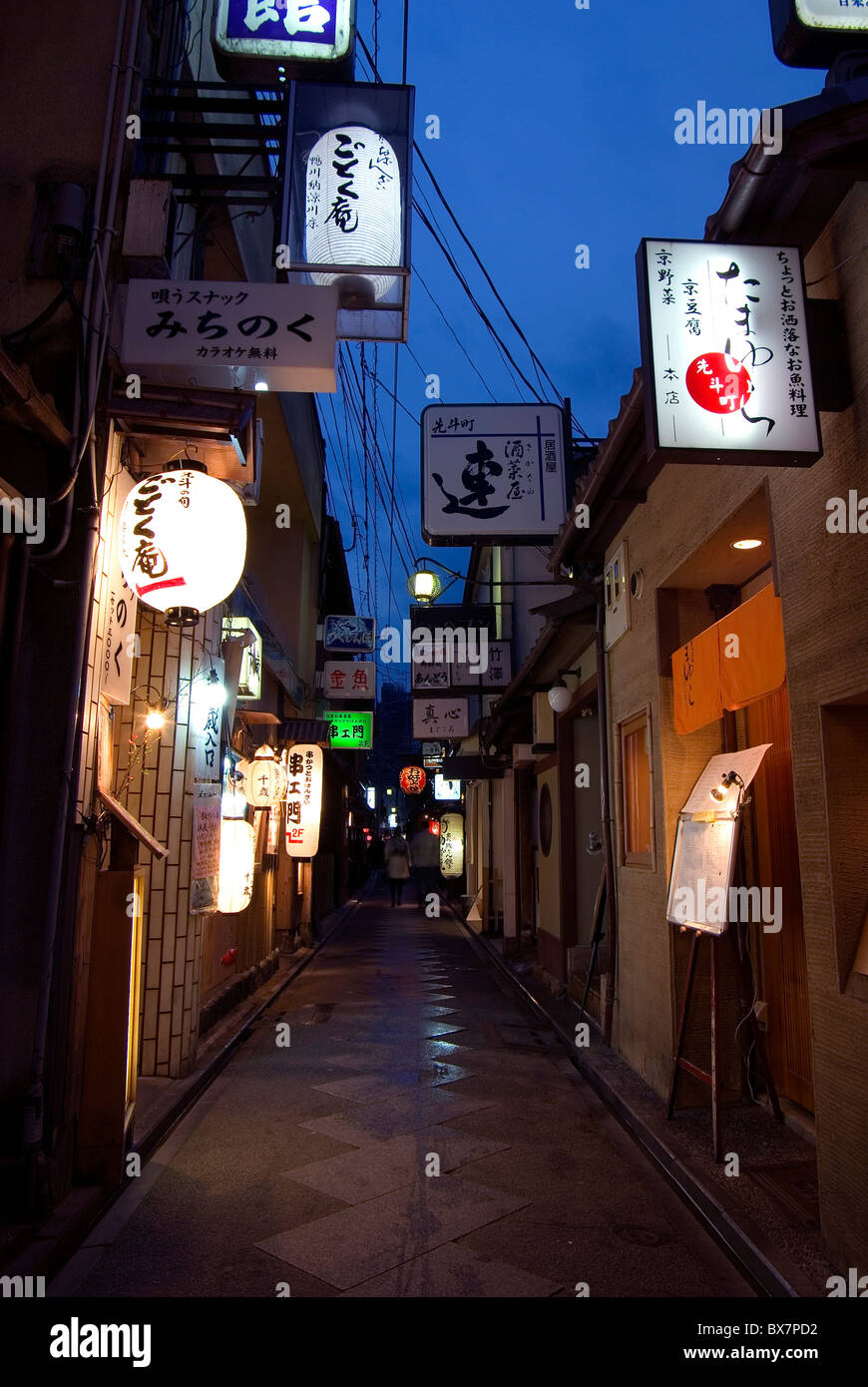 Pontocho geisha hi-res stock photography and images - Alamy