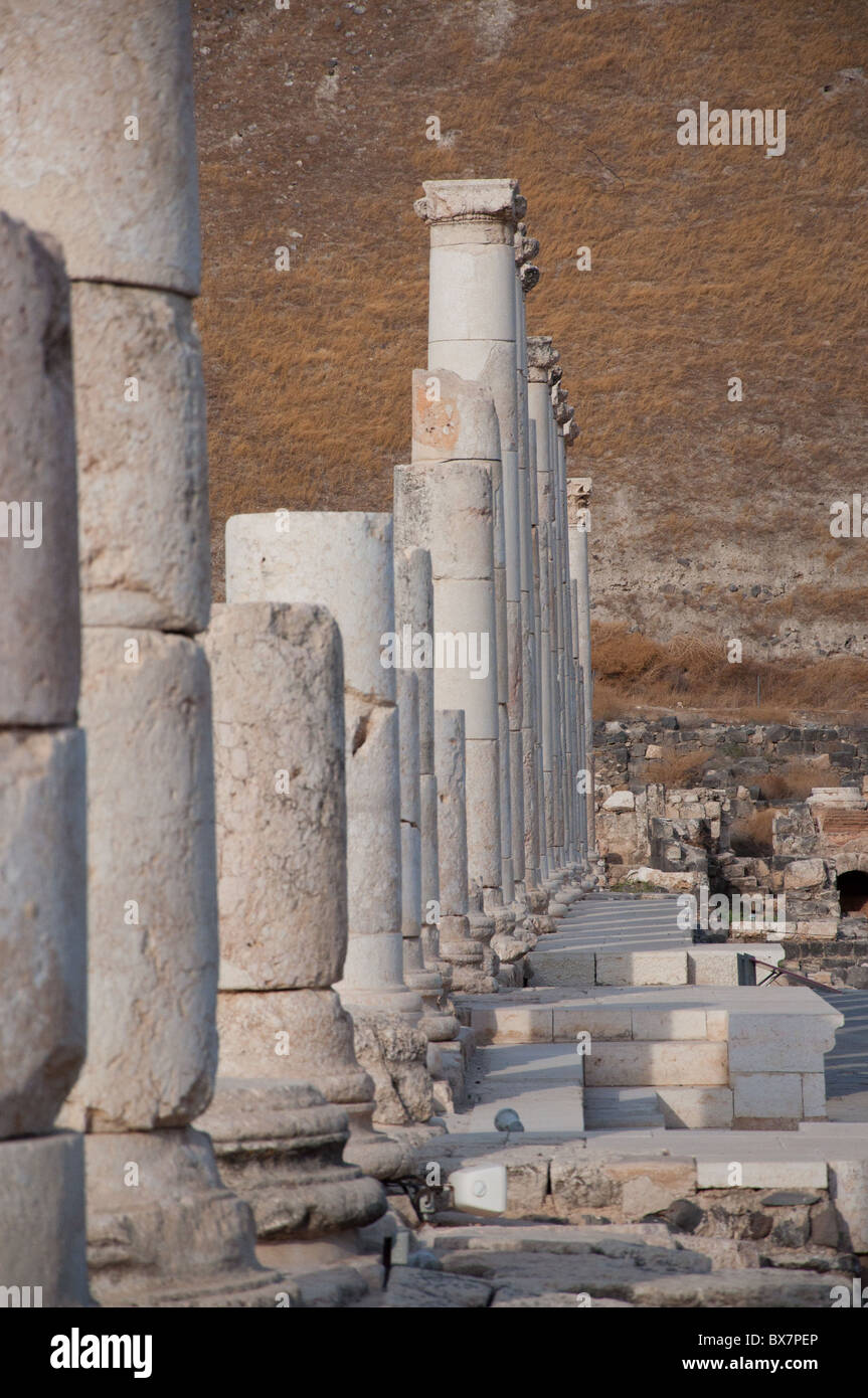 Line of columns hi-res stock photography and images - Alamy