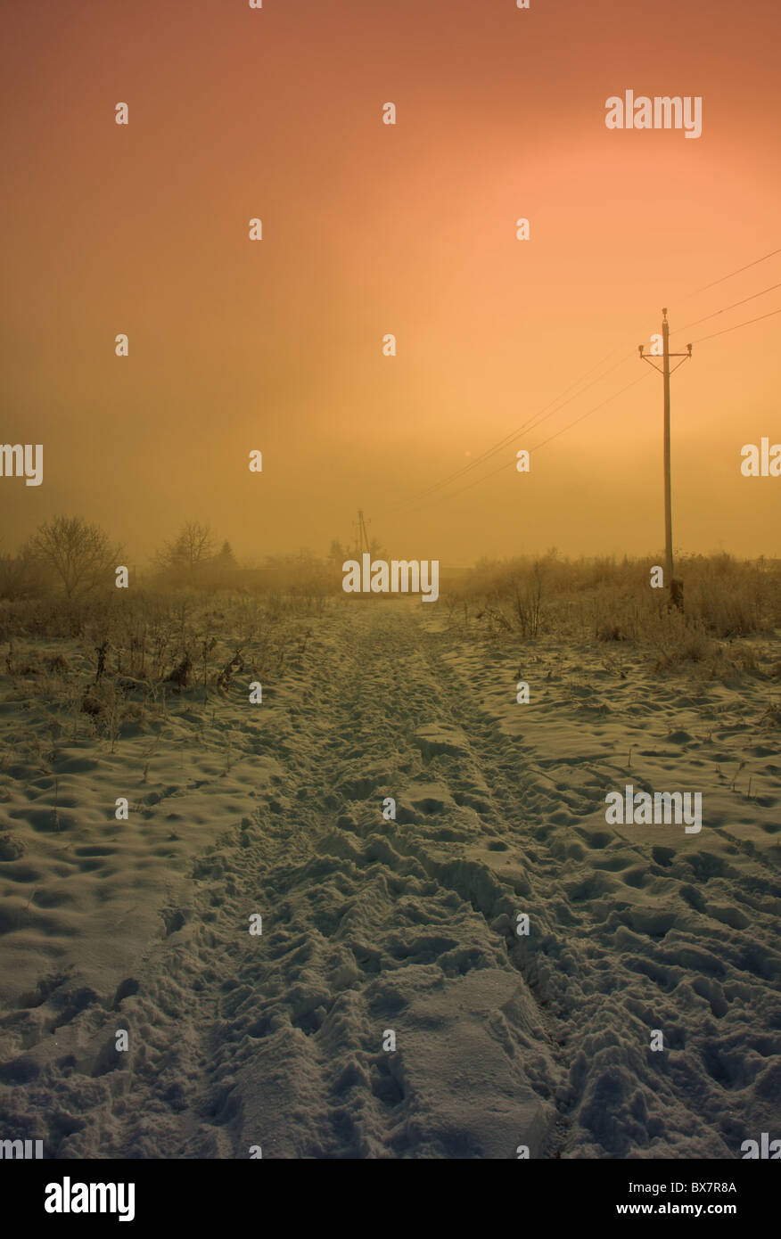 Footpath snow hi-res stock photography and images - Alamy