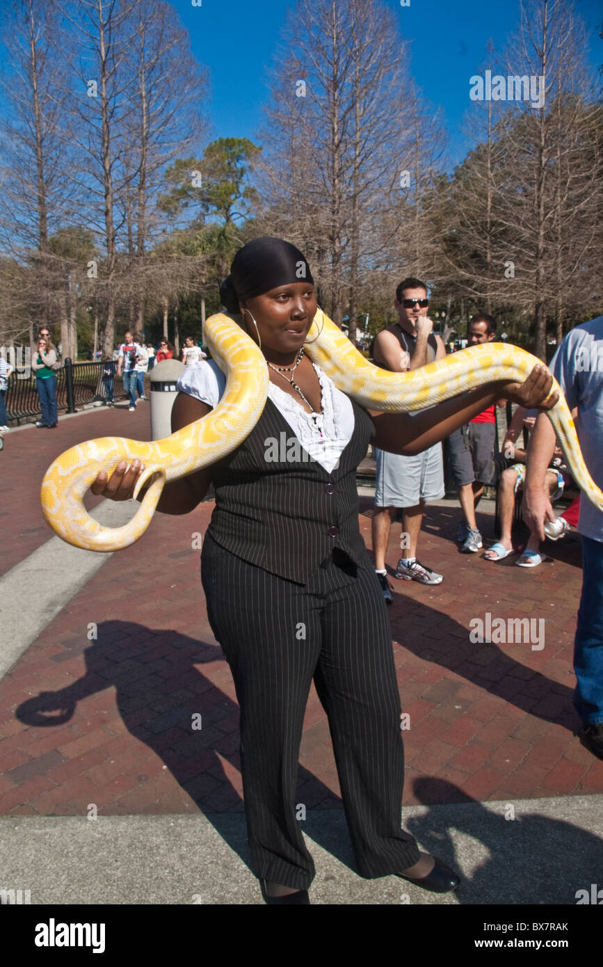 Large snake hi-res stock photography and images - Alamy