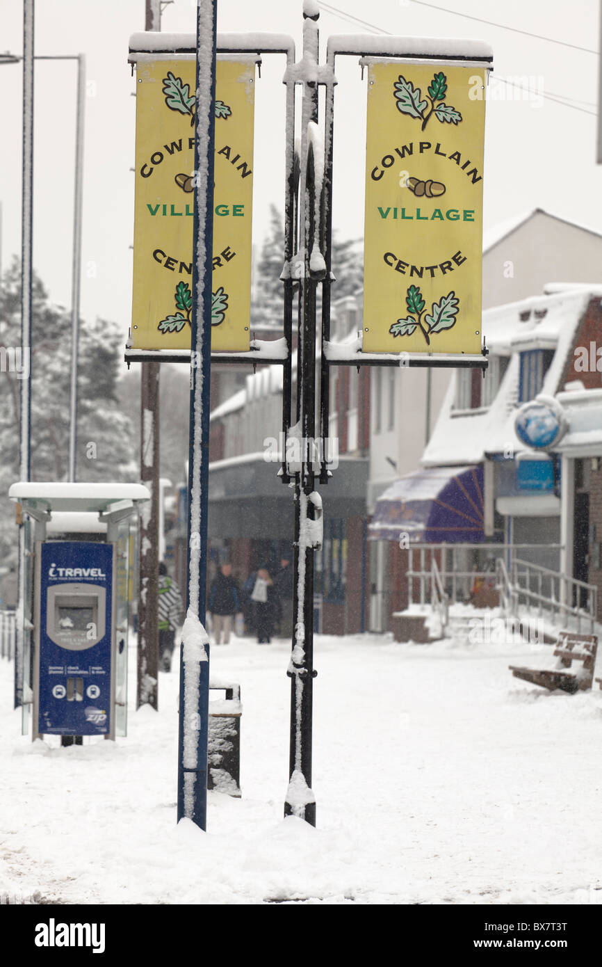 English village signs hi-res stock photography and images - Alamy