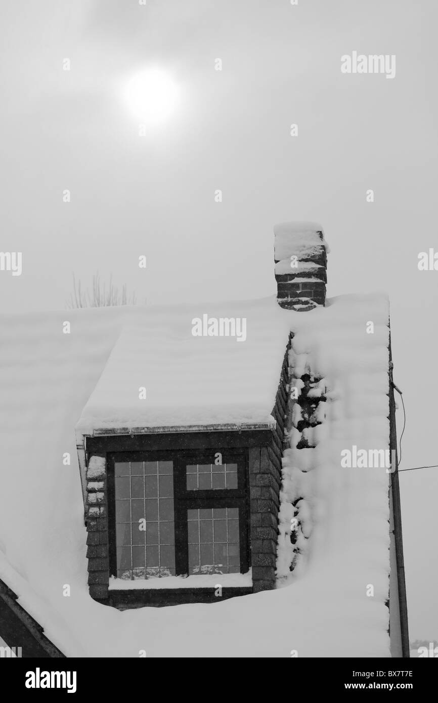 Snow window uk hi-res stock photography and images - Alamy