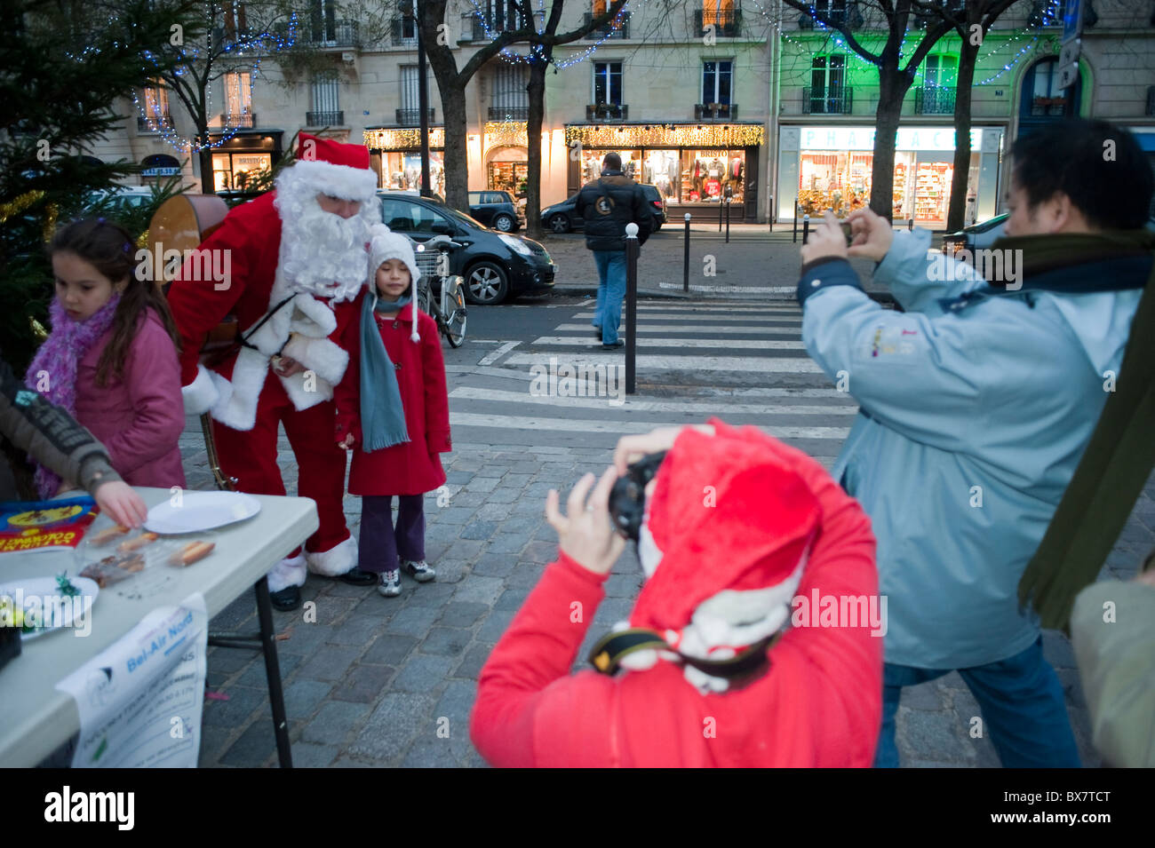 Parents and children paris hi-res stock photography and images - Alamy